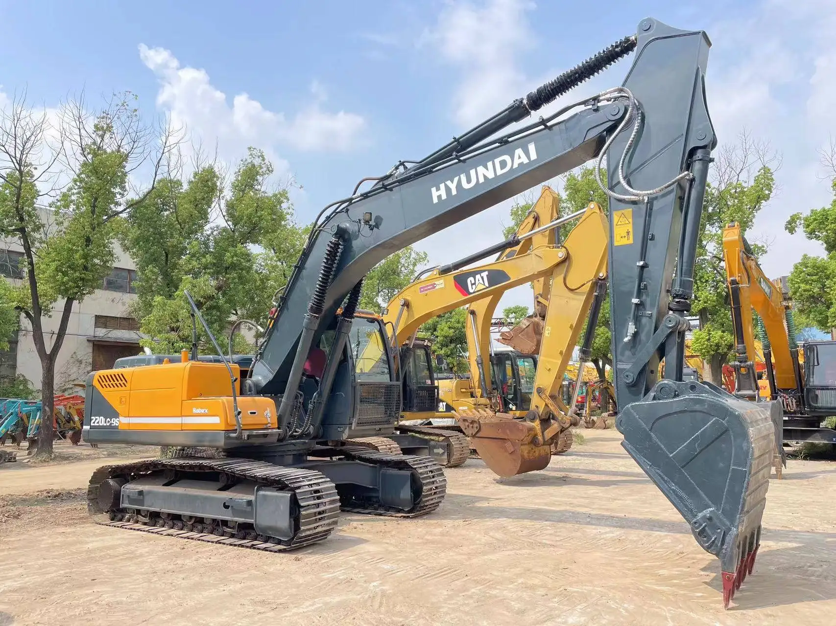 Hyundai 220lc-9s 22ton Hyundai 220 Used Crawler Excavator Hydraulic ...