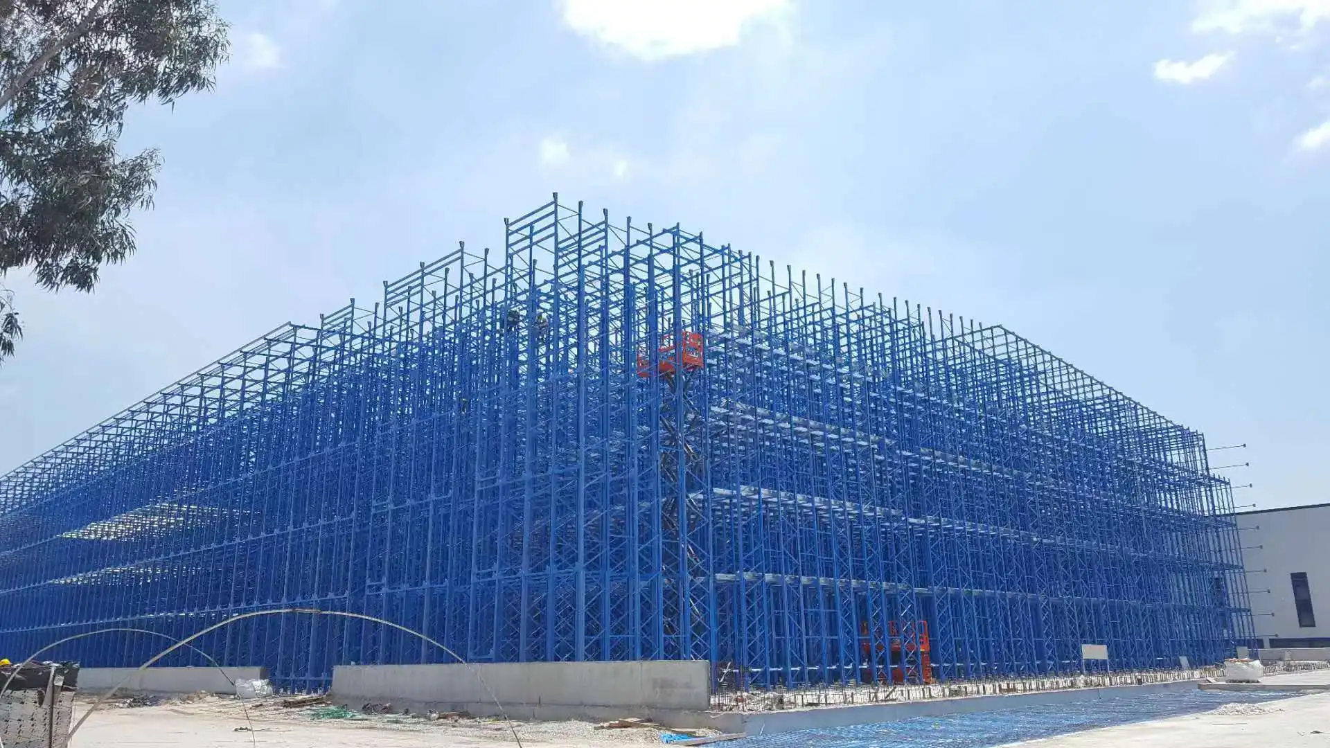 Rack Cladding Support Steel Warehouse And Also Support The Walls And ...
