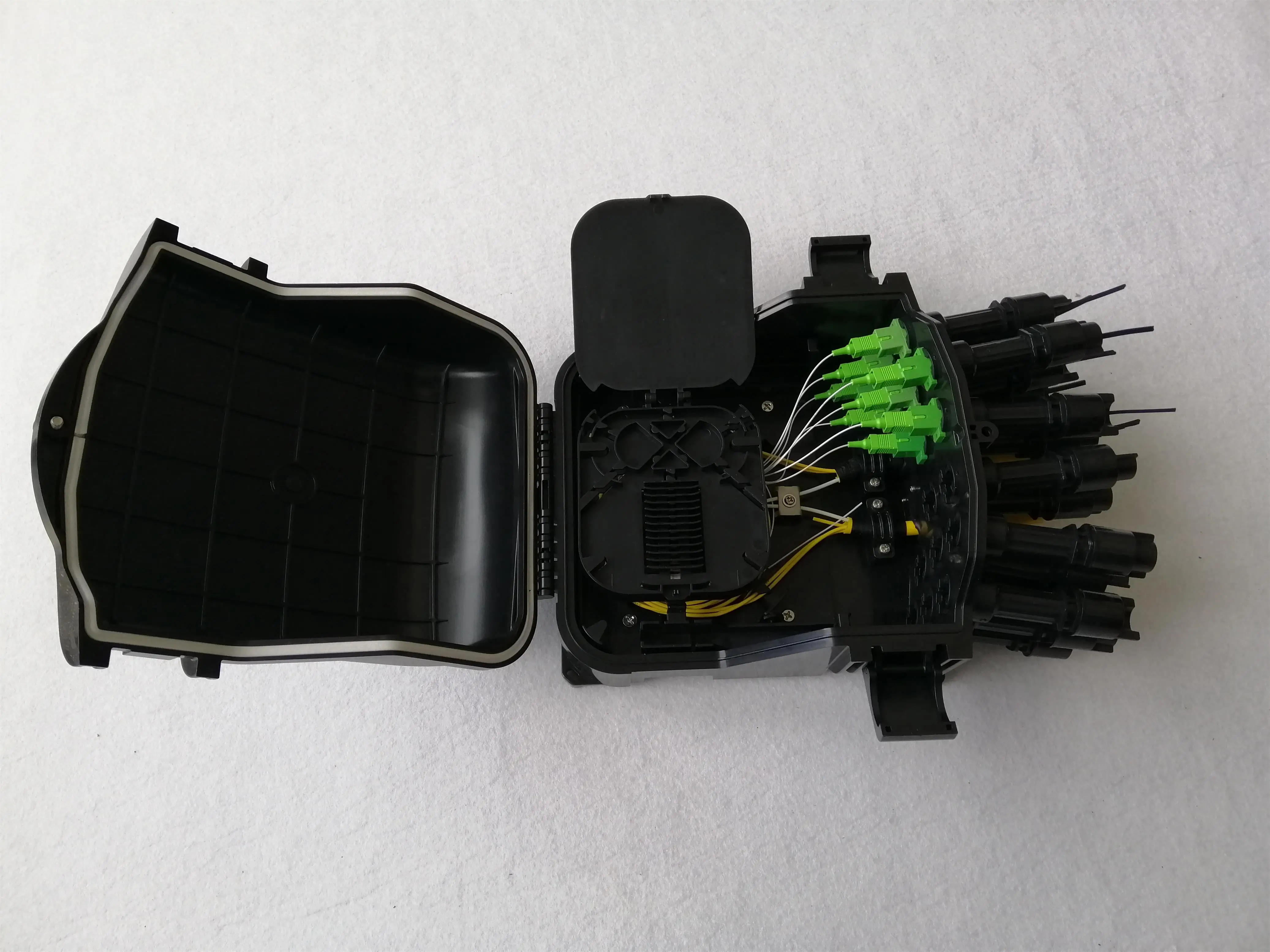 Outdoor Wall Mounted Fiber Optic Terminal Box 16 Sc Adapter Output ...