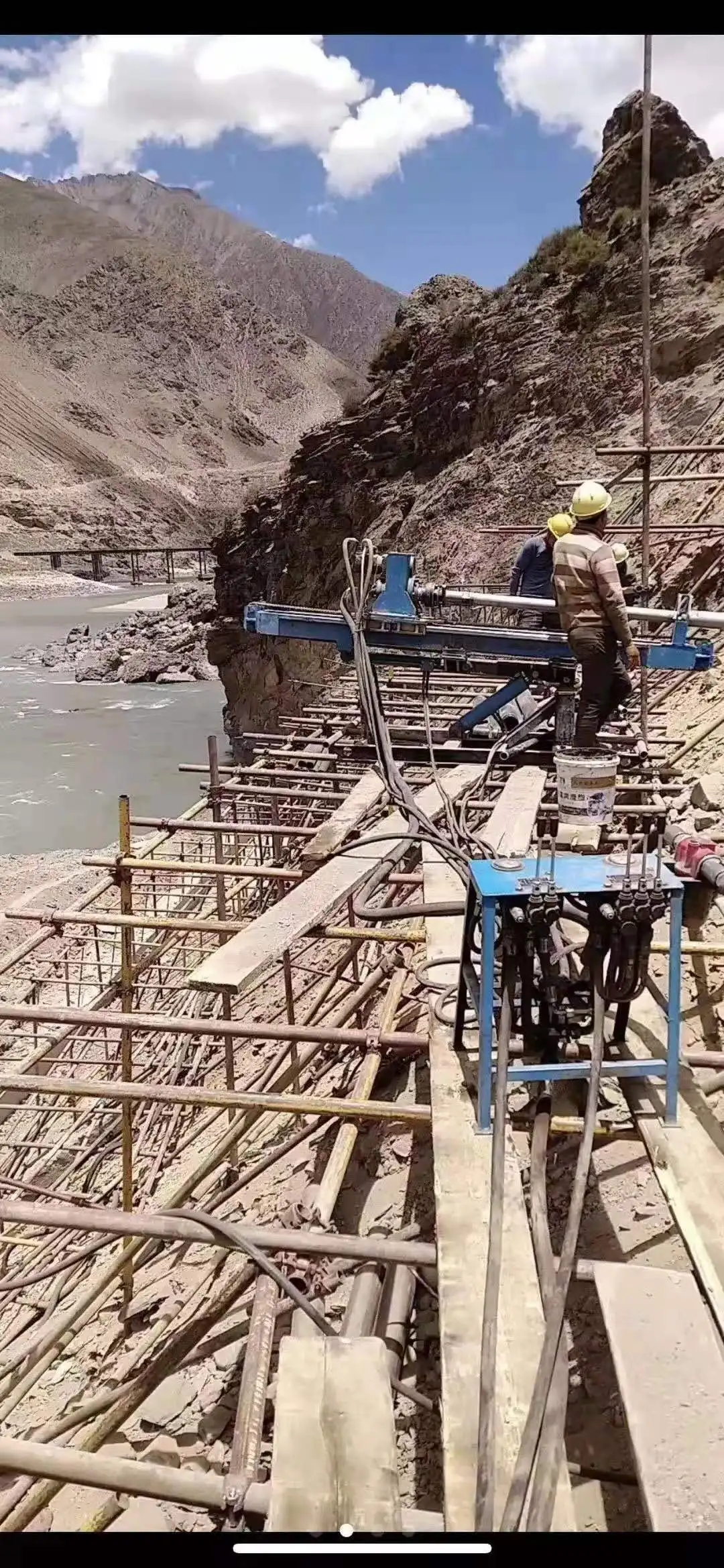 Surface Borehole Drilling Rig Machine Mining Equipment Hydraulic Dth ...