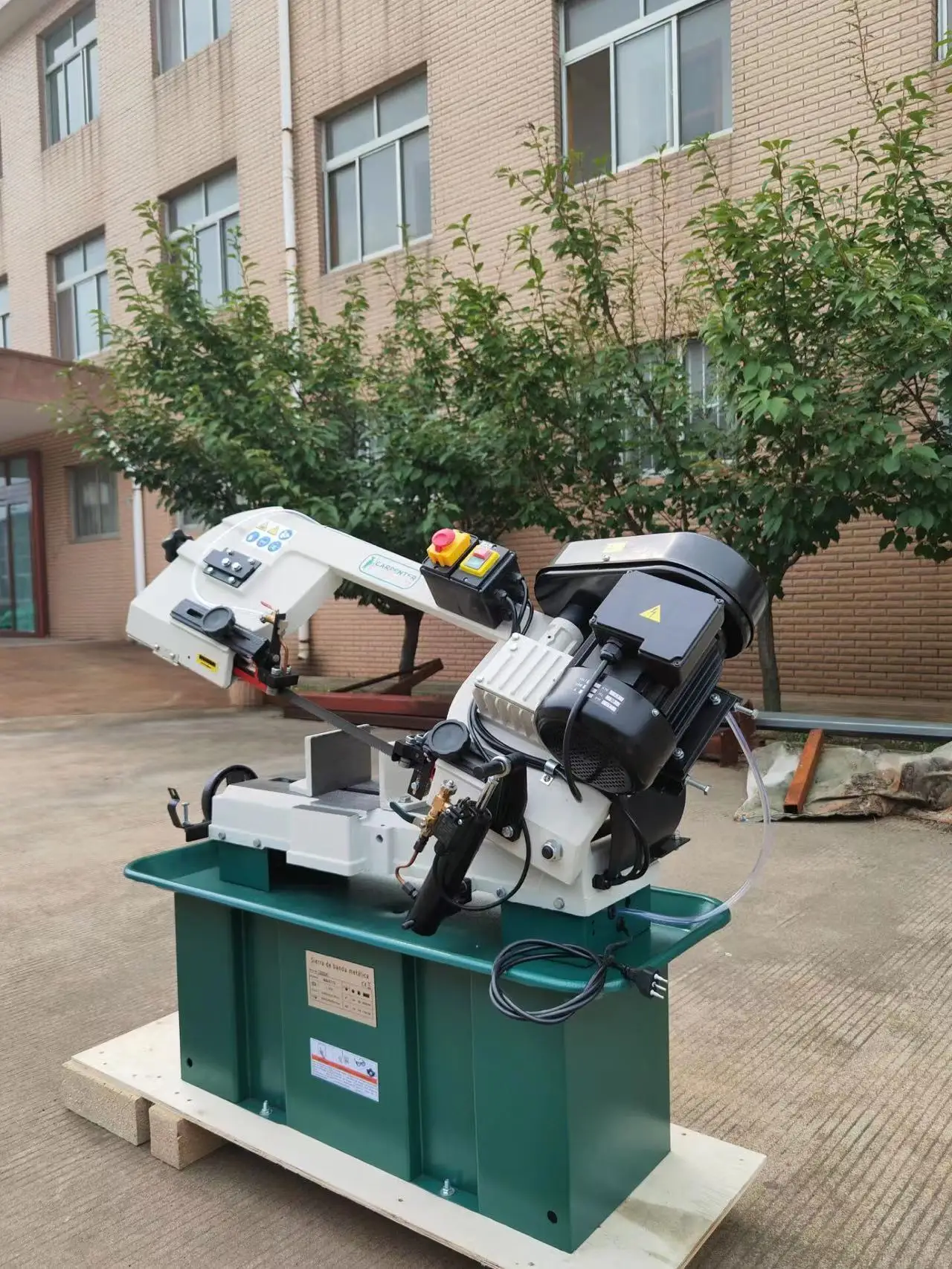 Metal Cutting Band Saw Machine - Precision and Power