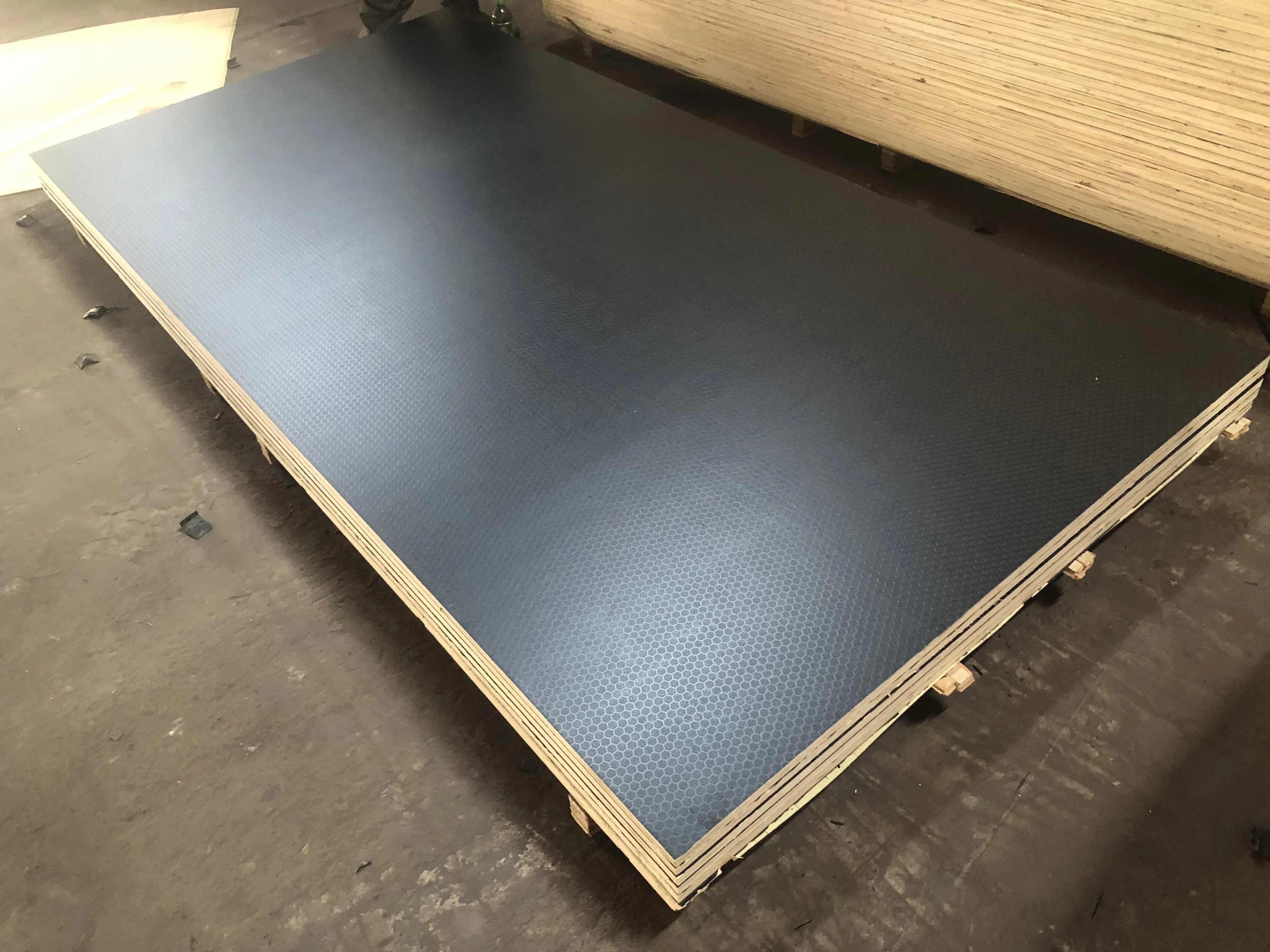 12mm 18mm Hardwood Core Black And Brown Film Faced Plywood Formply ...