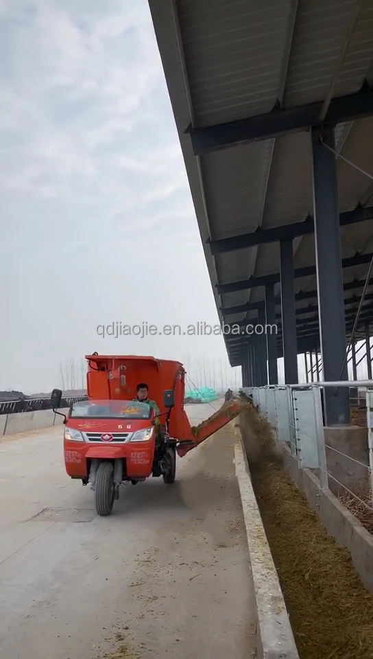 Single Auger Vertical Small TMR Mixer - Self-Propelled Livestock Feed ...