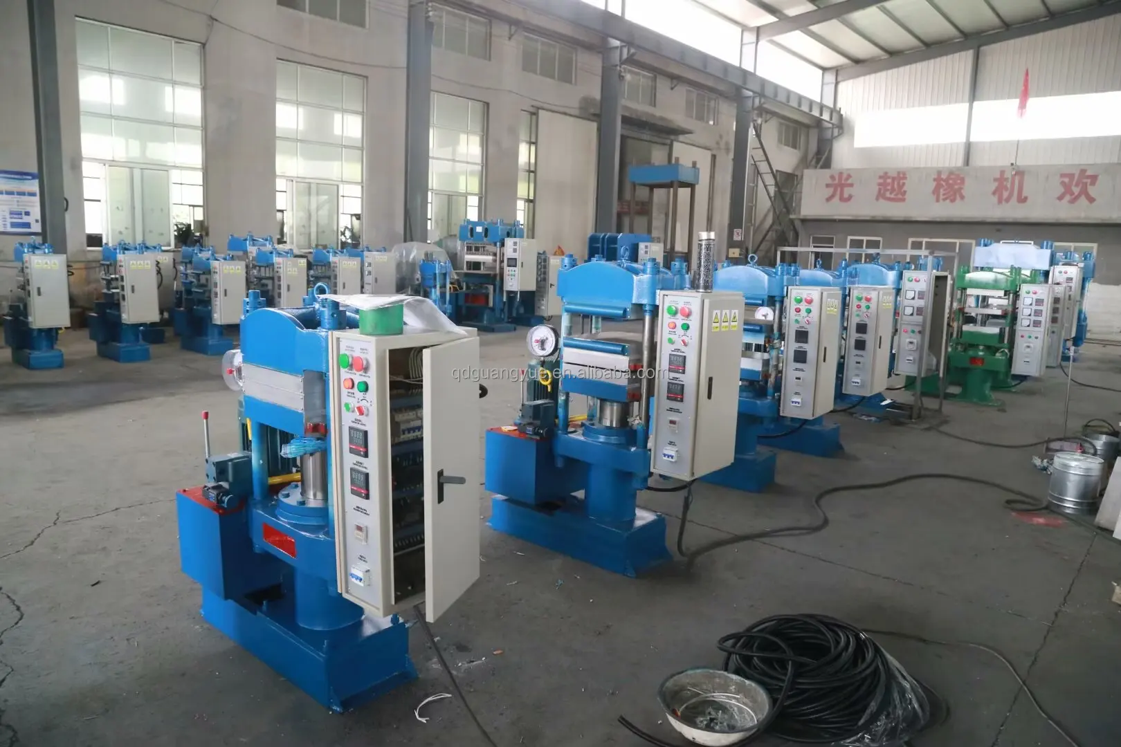 Heavy Duty Rubber Car Ramp Bump Traffic Speed Hump Making Machine ...