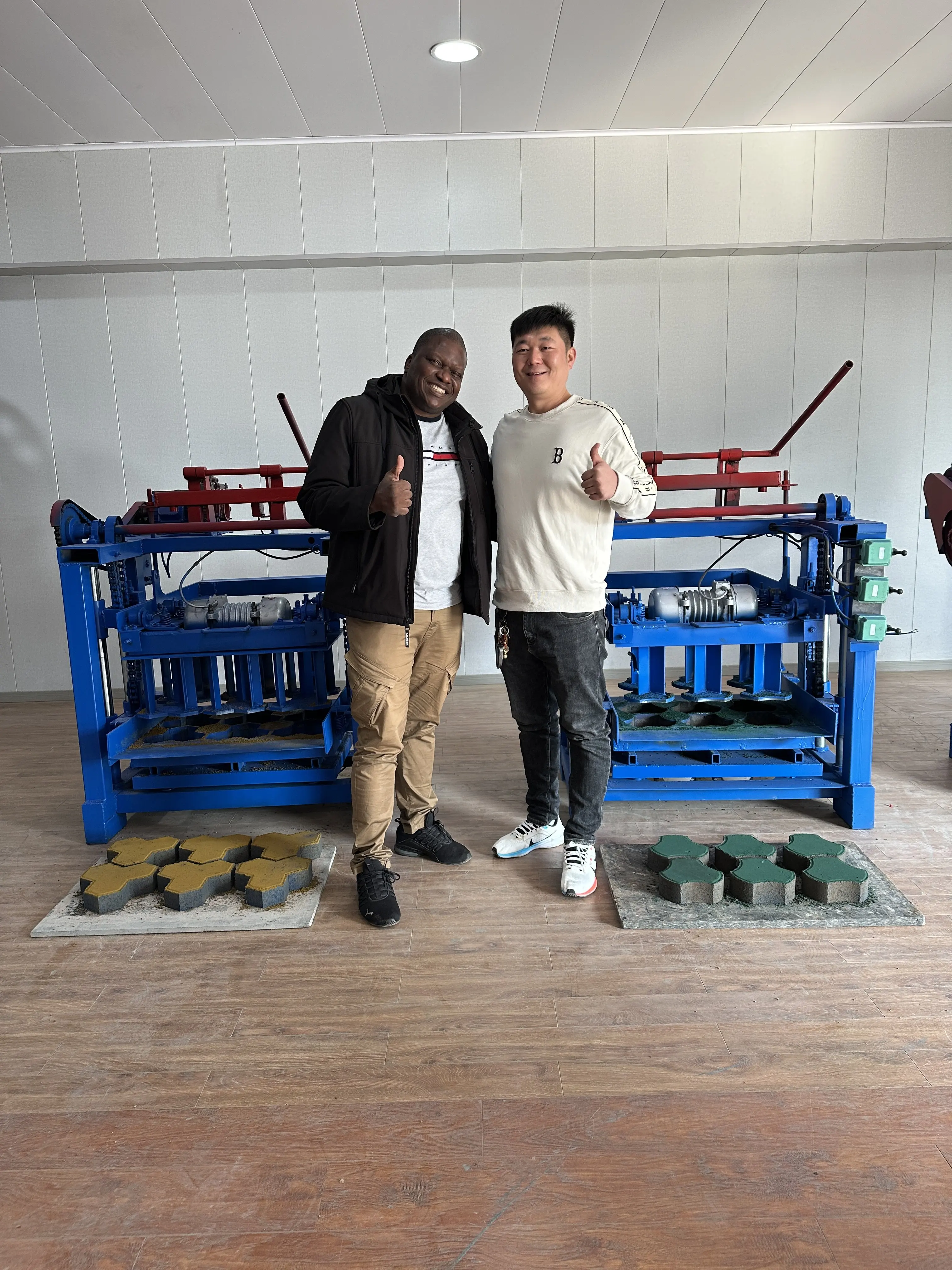 High-quality Easy-to-Operate Semi-Automatic Paving Brick Machine