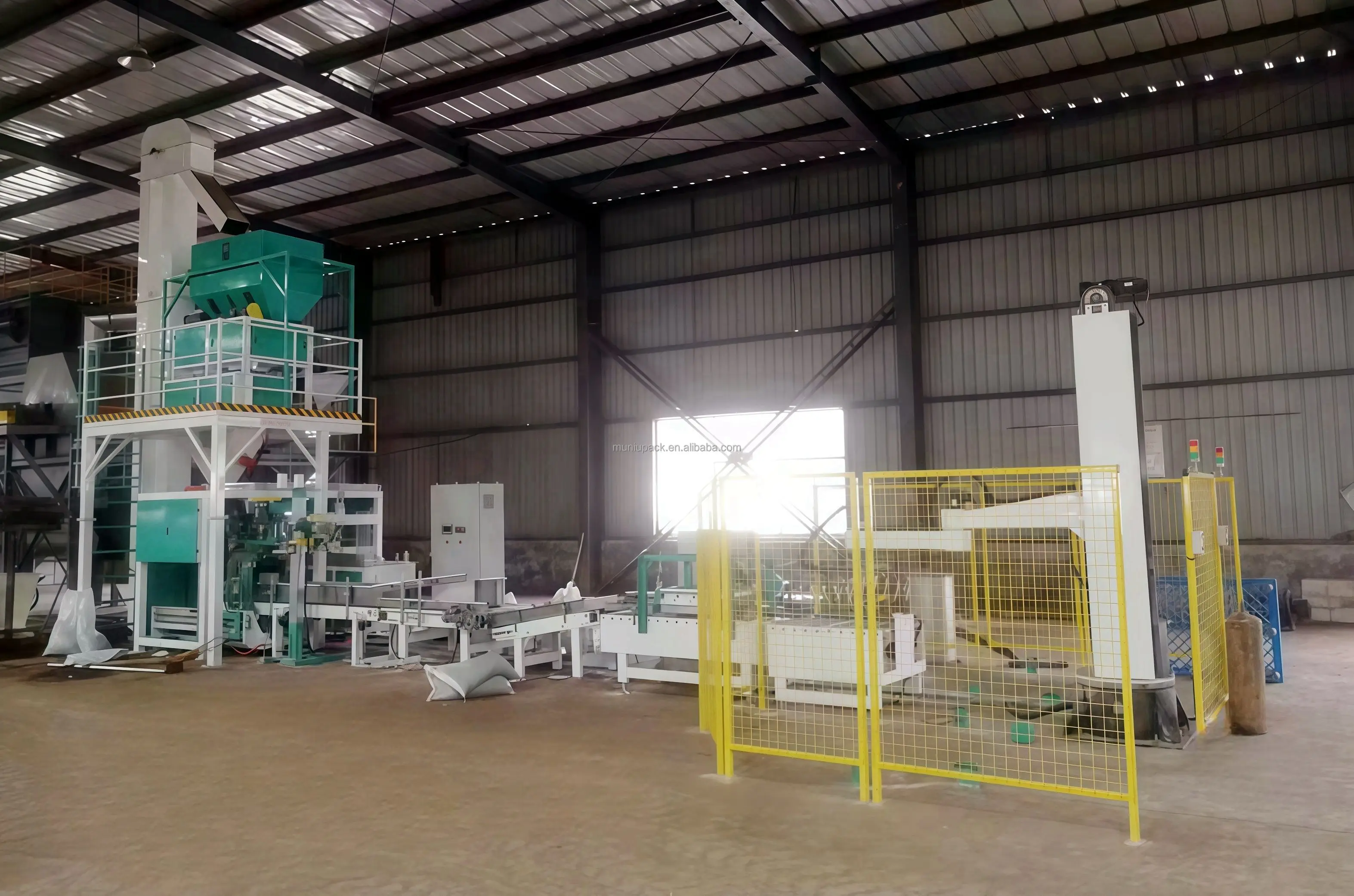 Automatic Low Cost Palletizing Machine 25kg Woven Bags Pallet Stacking ...