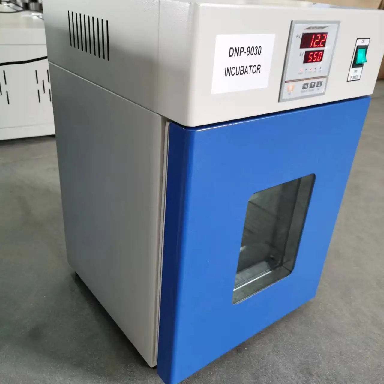 DNP-9052 Electric Heating Constant Temperature 50L Incubator