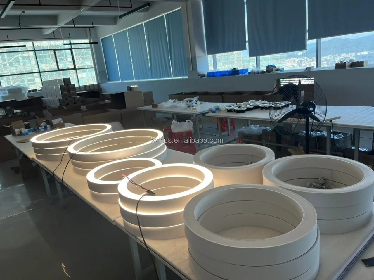 Suspended Curve Linear Light LED Chandelier - Modern Office Lighting