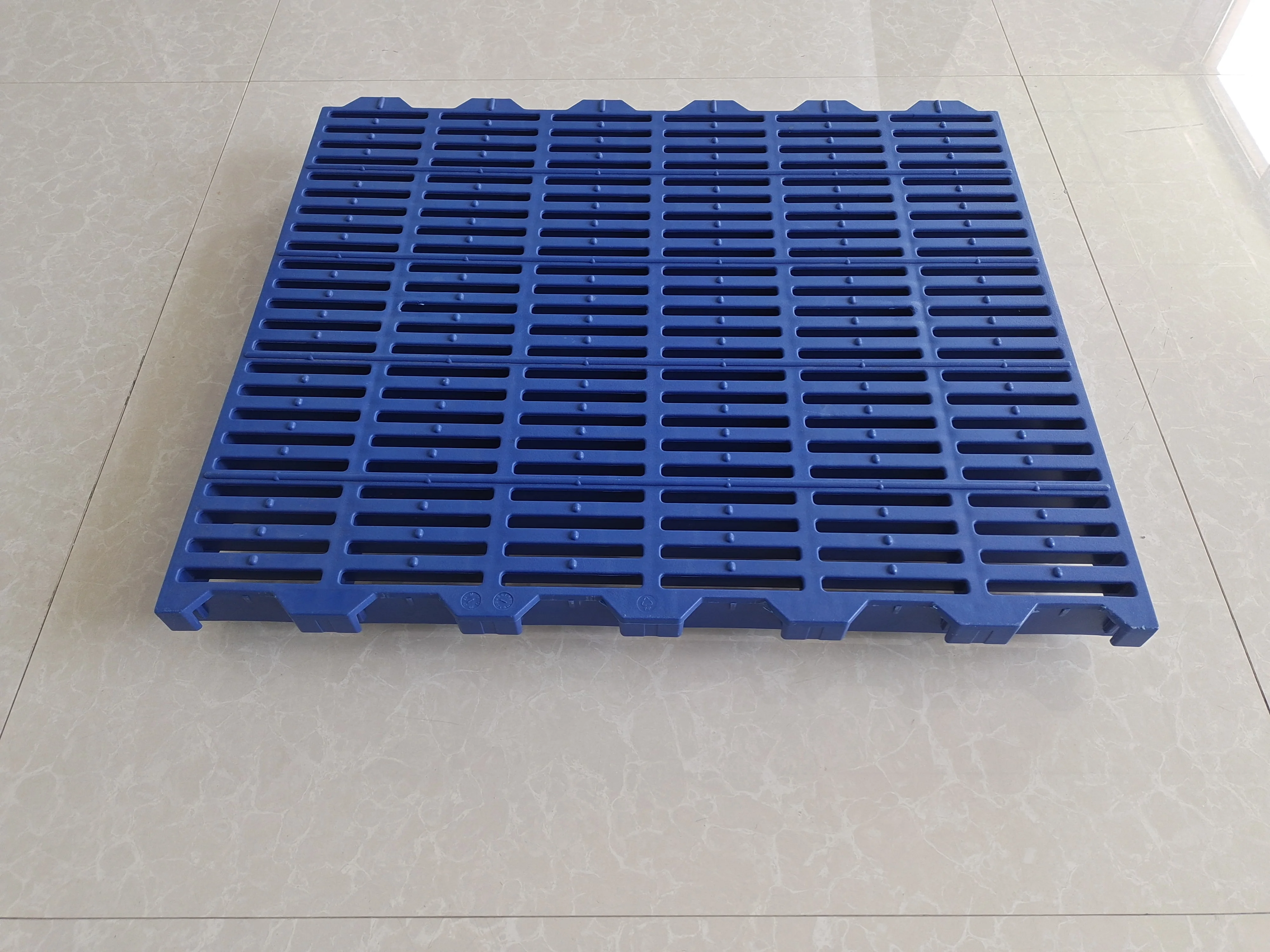 Plastic Slatted Floor For Pig Farming - Buy Piglet Leakage Dung Plate ...