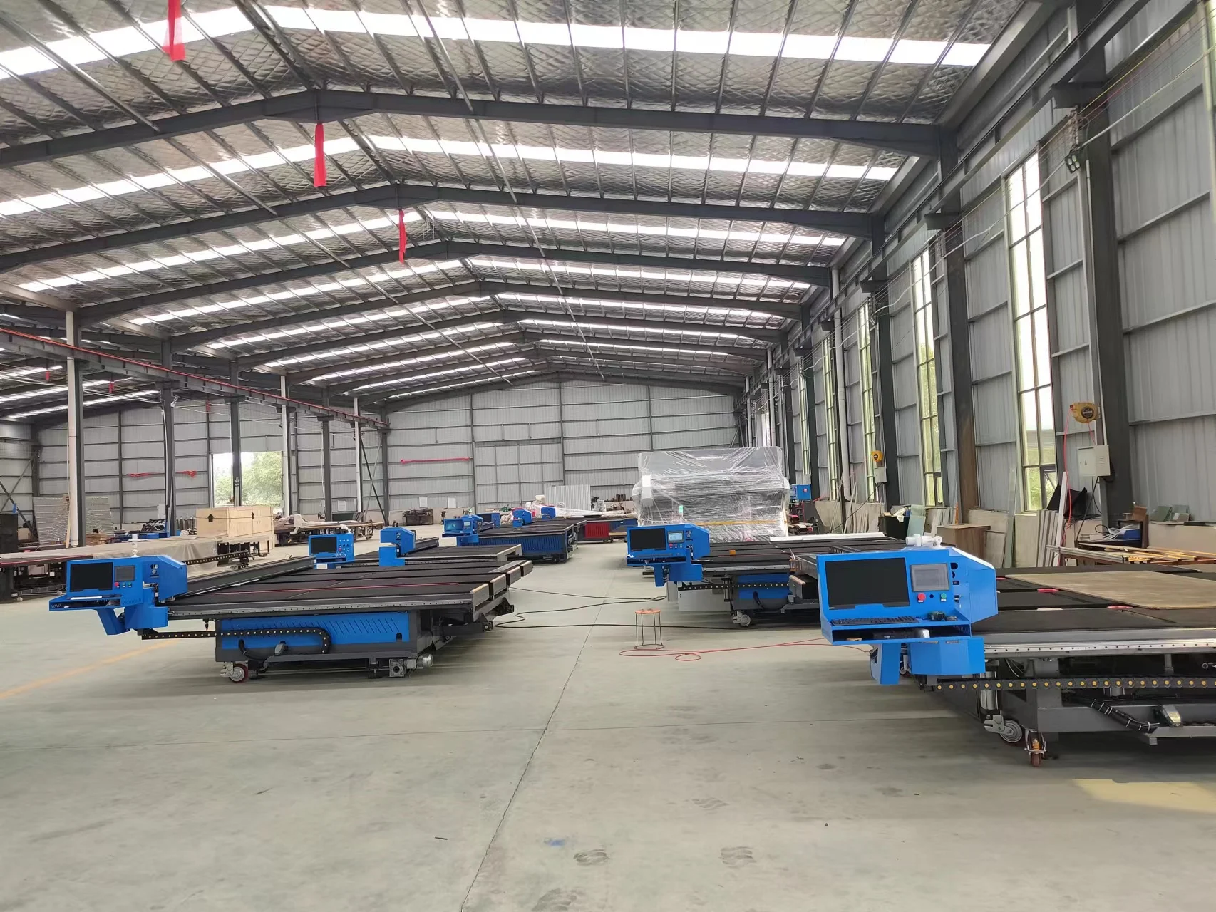 China Fully Automatic Loading Broken Glass Cutting Table Glass Cutting ...