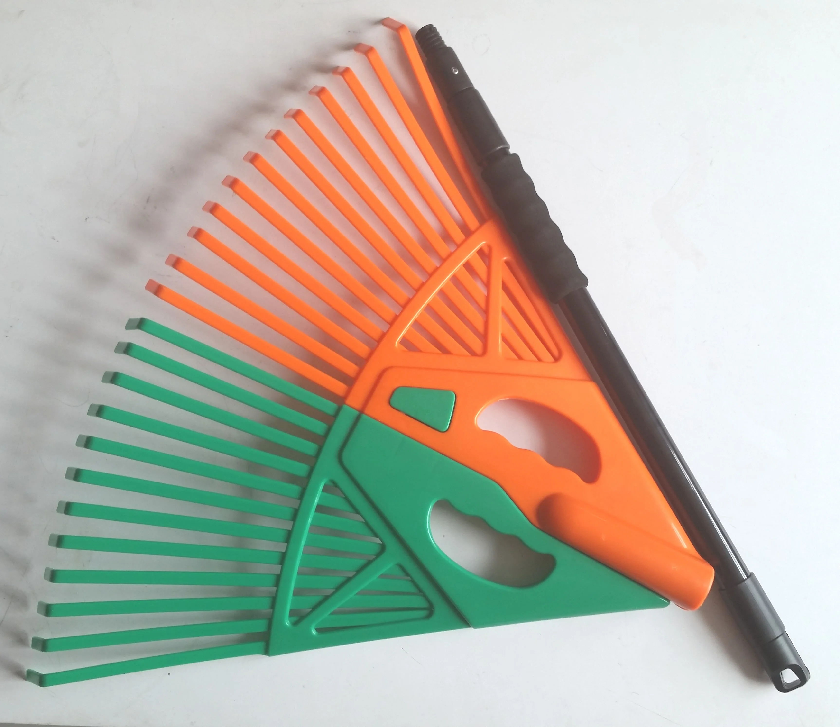 Modern 2-in-1 Telescopic Detachable Plastic Garden Leaf Rake with Long ...