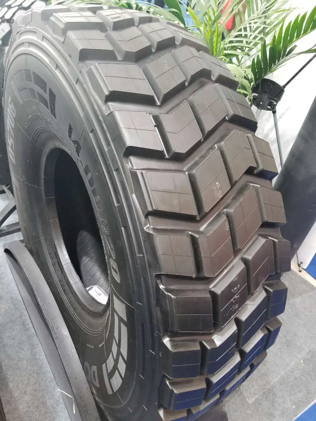 Truck Tires 1400r20 Radial Truck Tyre 14.00r20 14.00-20 1400-20 1400/20 ...