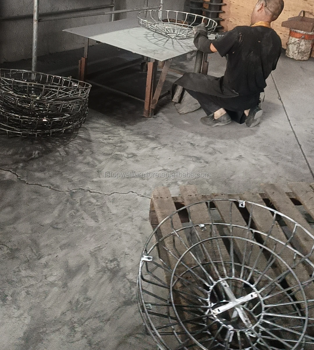 Modern Metal Wire Bar Table for Hotels & Restaurants