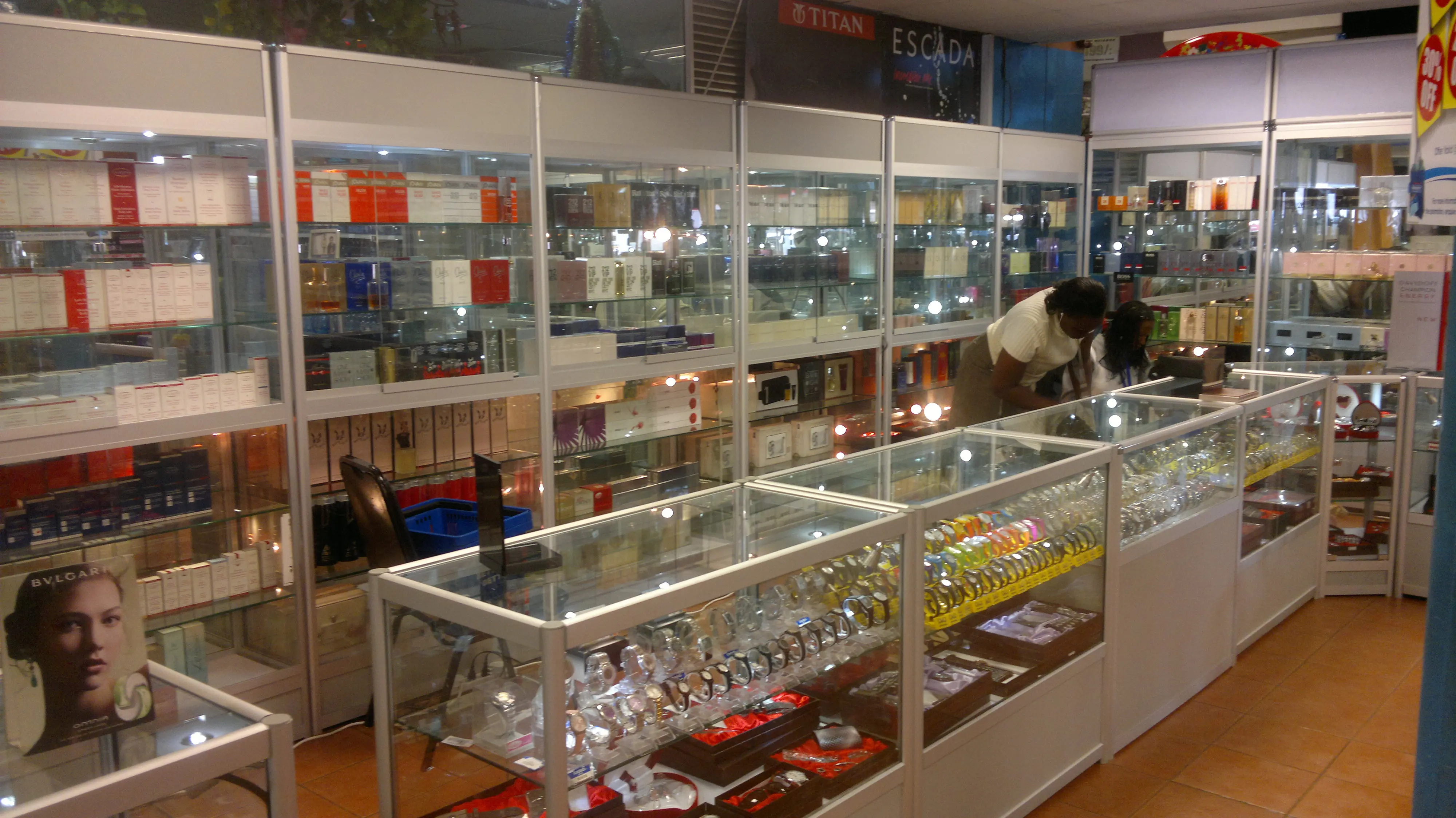 Glass Revolving Showcase - Perfect for Gifts & Crafts