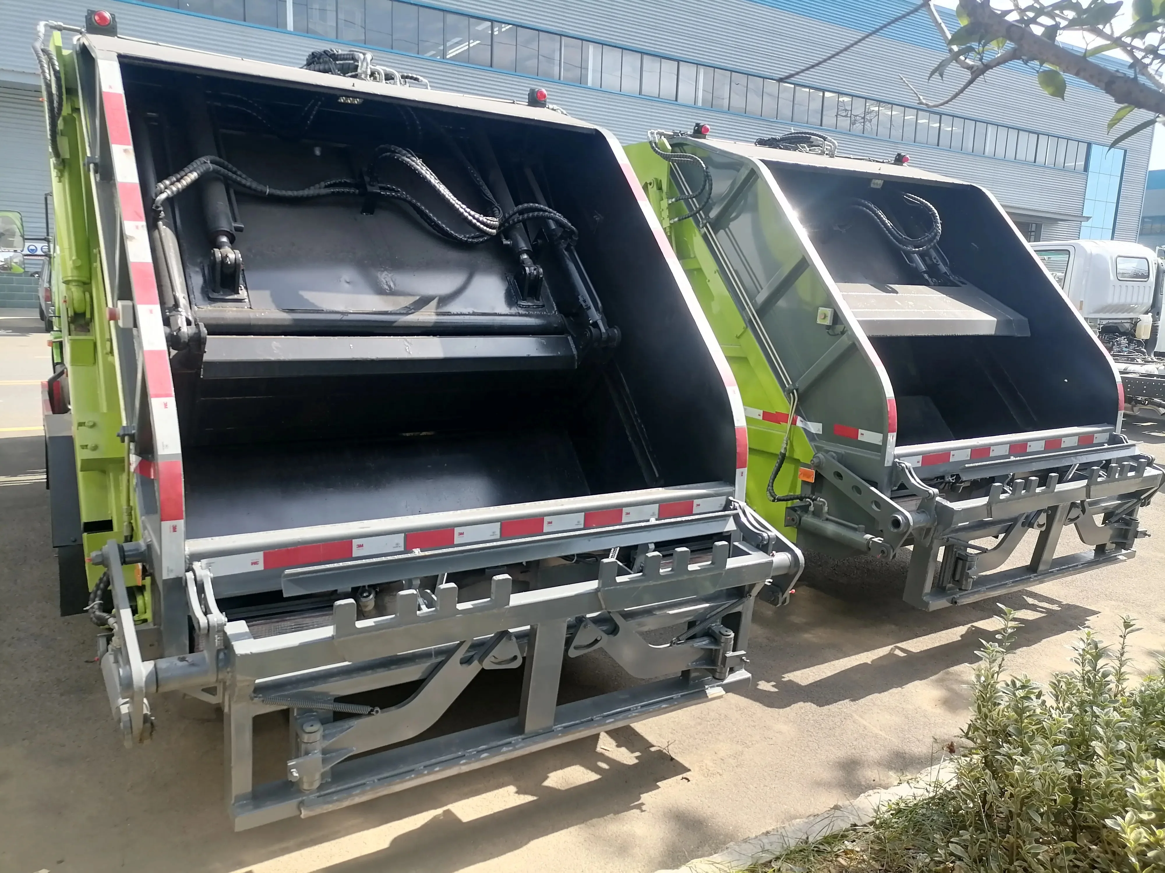 Dongfeng Rear Loader Garbage Trucks 4x2 6-8cbm Refuse Compactor Garbage ...