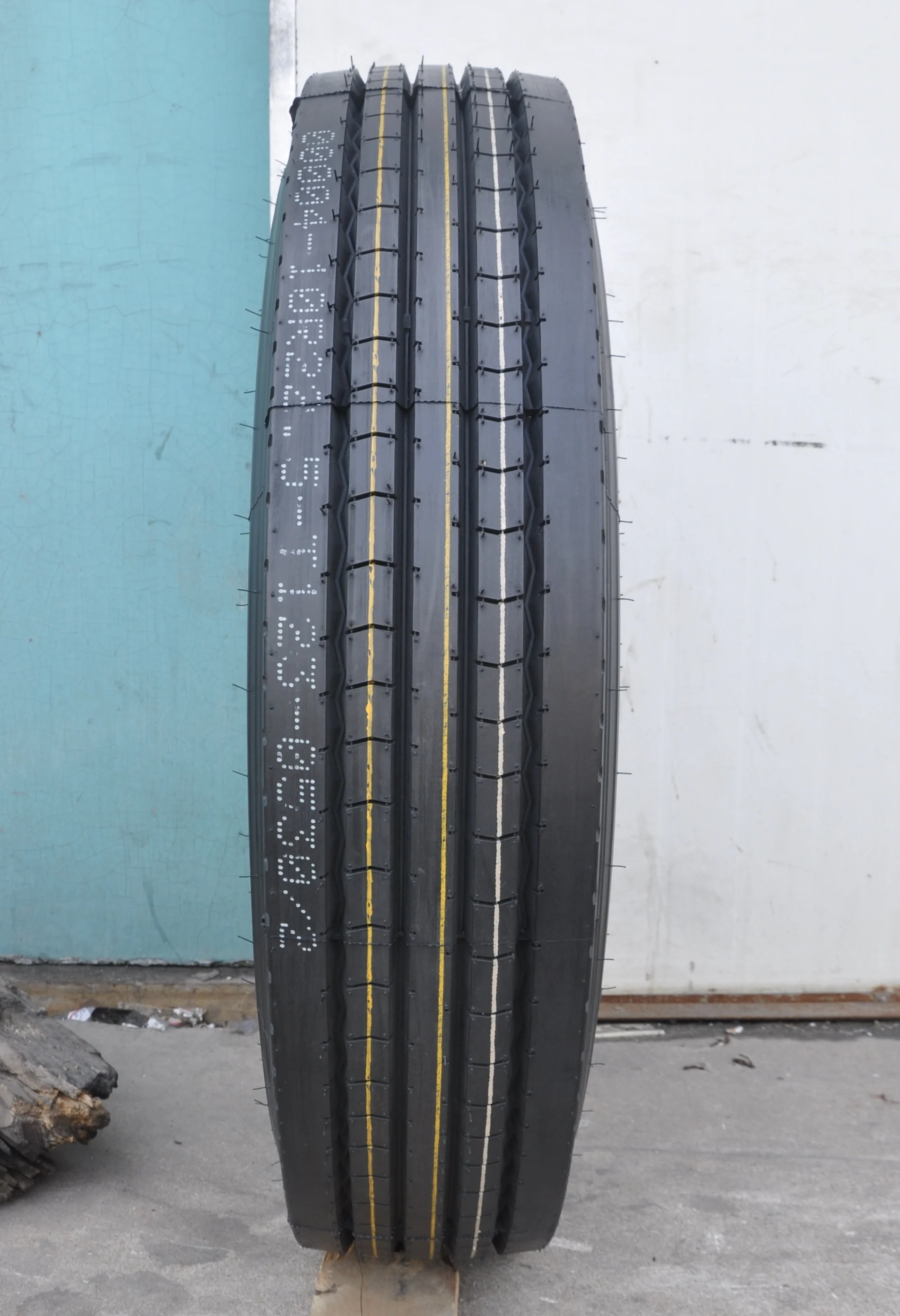 Light Truck Ltr Radial Truck Tyre Tires 255/100r16 10r17.5 8r17.5 8.5r17.5 10r22.5 335/80r20 ...
