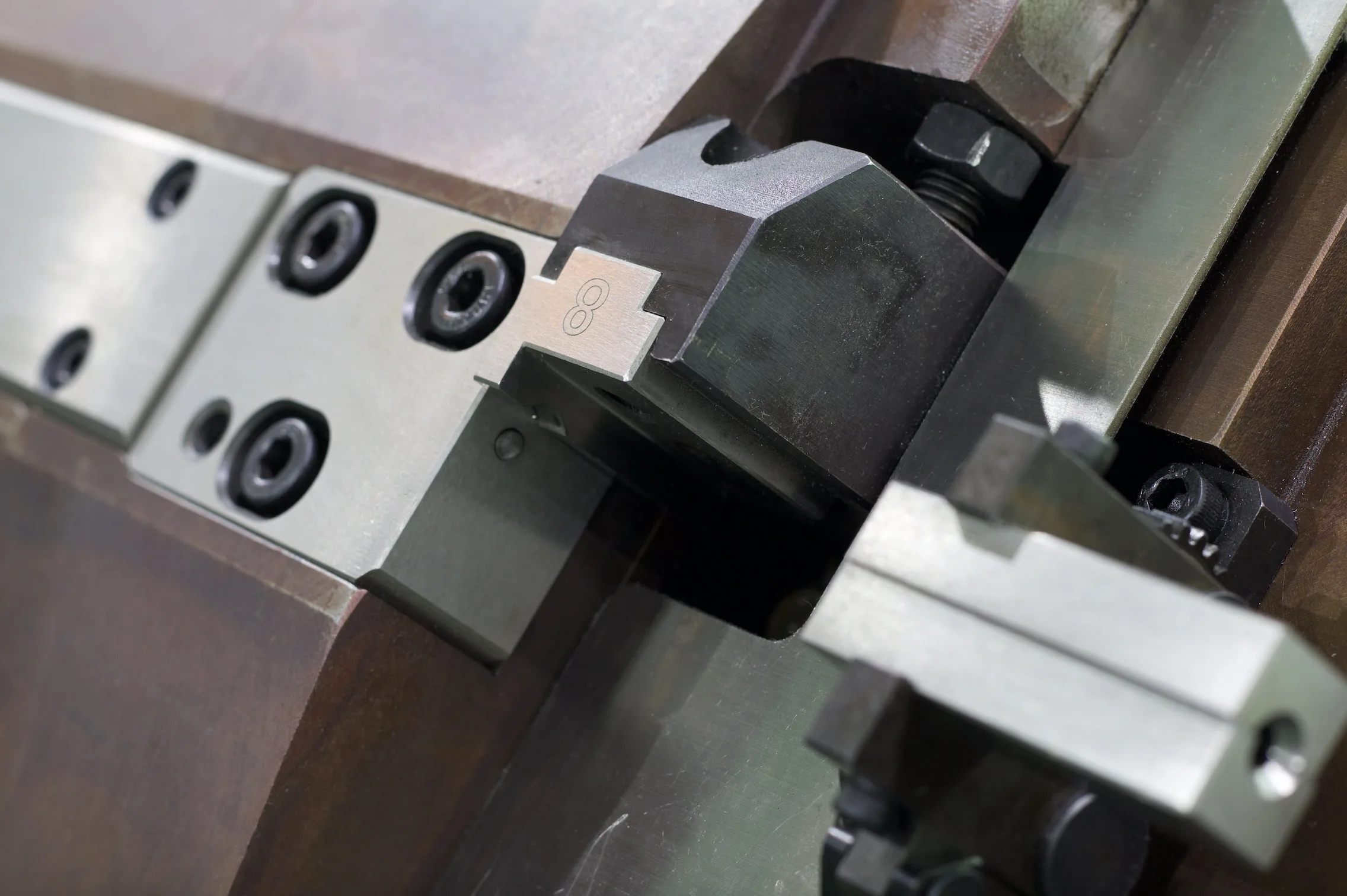 3 Axis 5 Axis CNC Bending Machine - Precision & Automation