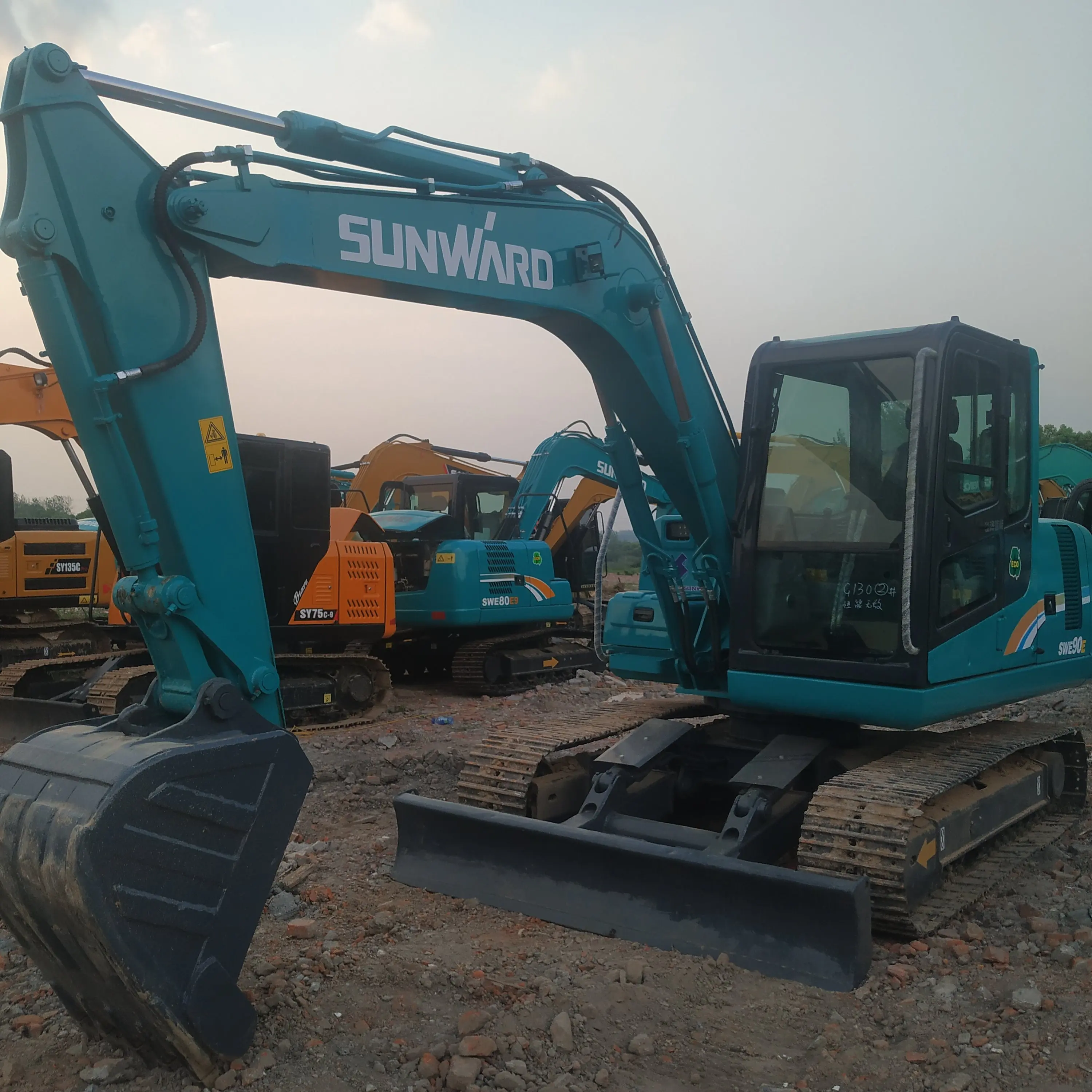 Used Sunward Swe90e Chain Excavator Second Hand Construction Digger ...