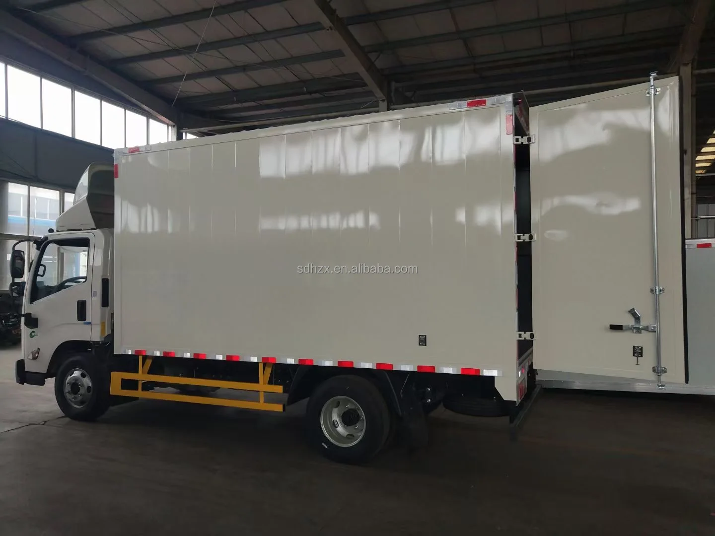 Refrigerated Truck Body With Insulated Cargo Box Panels For Dongfeng ...