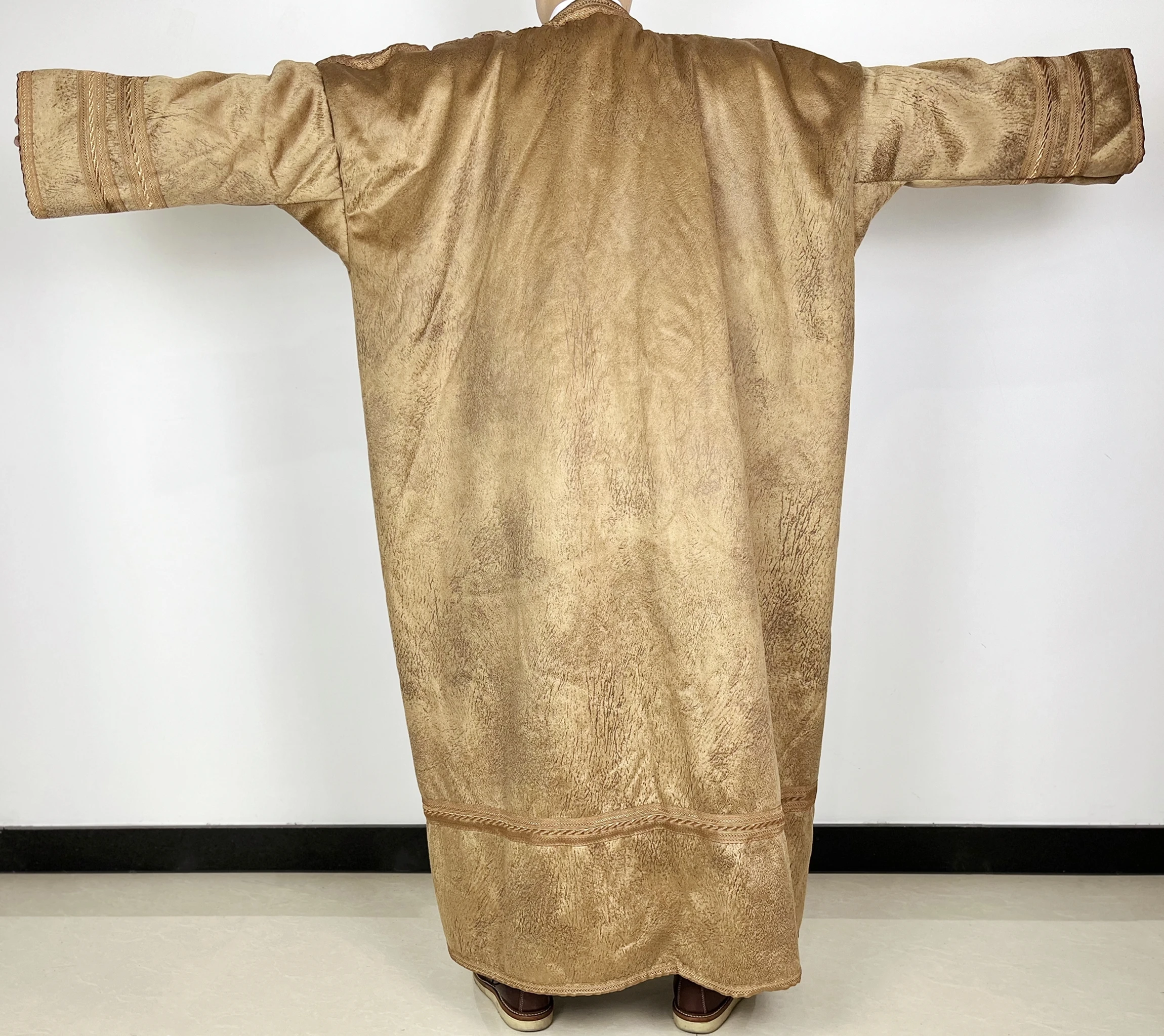 Custom Islamic Saudi Arabian Winter Thick Warm Suede Bisht for Men