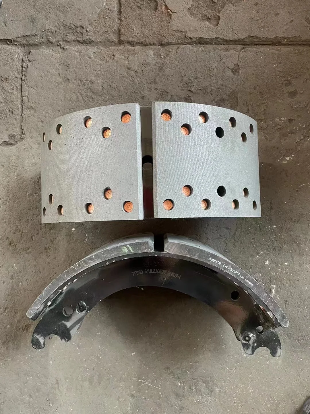 Alibaba.com: SHACMAN HD90149340095 Brake Shoes for Truck Brake Systems ...