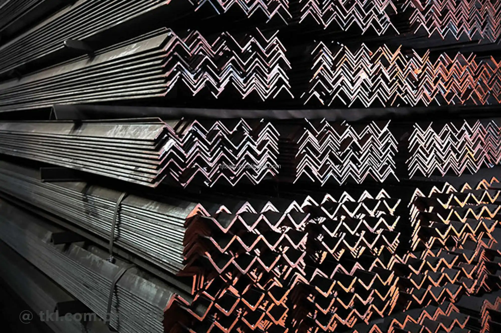 Prime Quality Hot Rolled Q235 7 Iron Angle 100x100x10 40x40x3 Equal ...