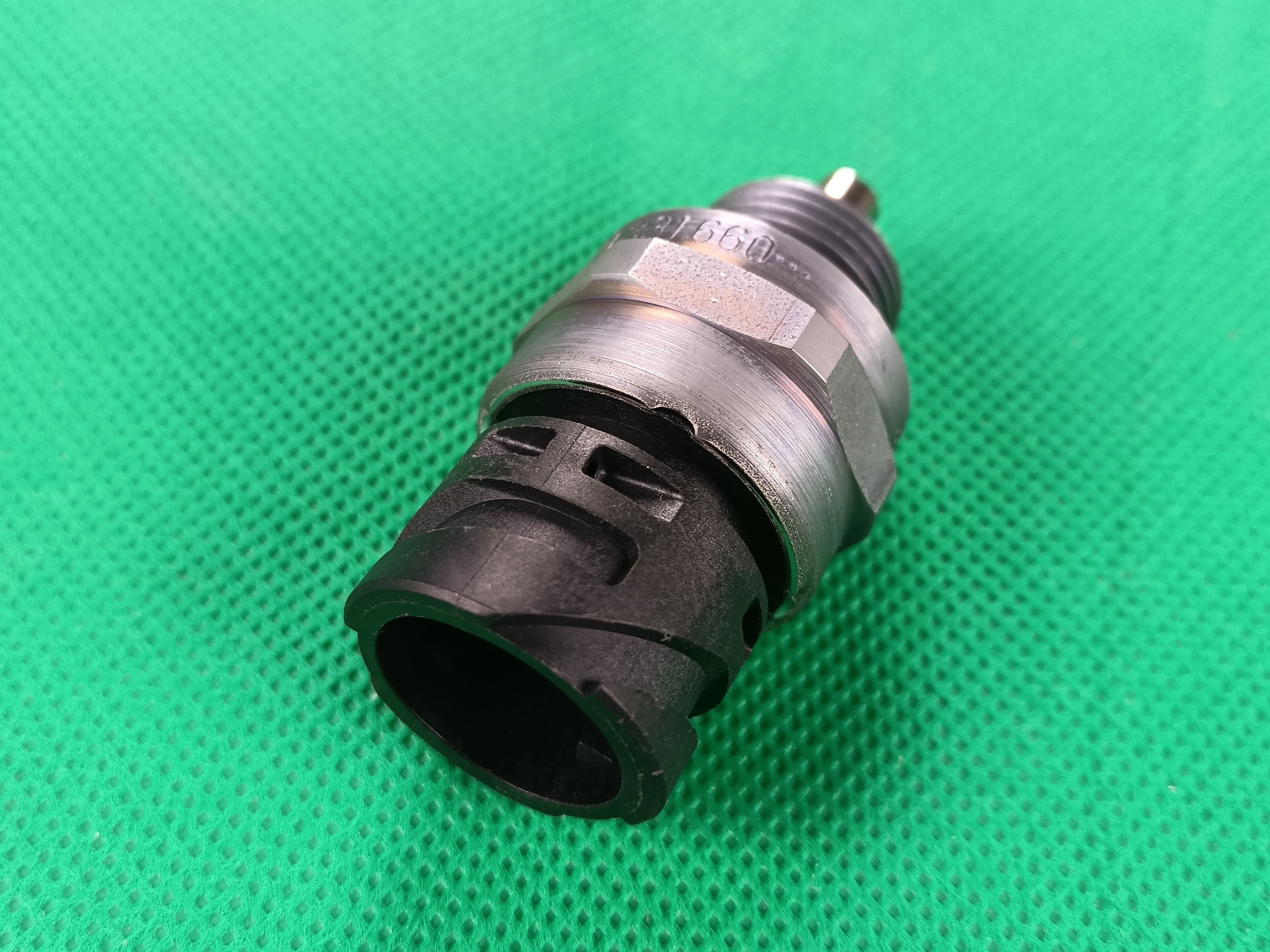 Truck Parts for Transmission Gearbox - Pressure Sensor Switch 0501331660