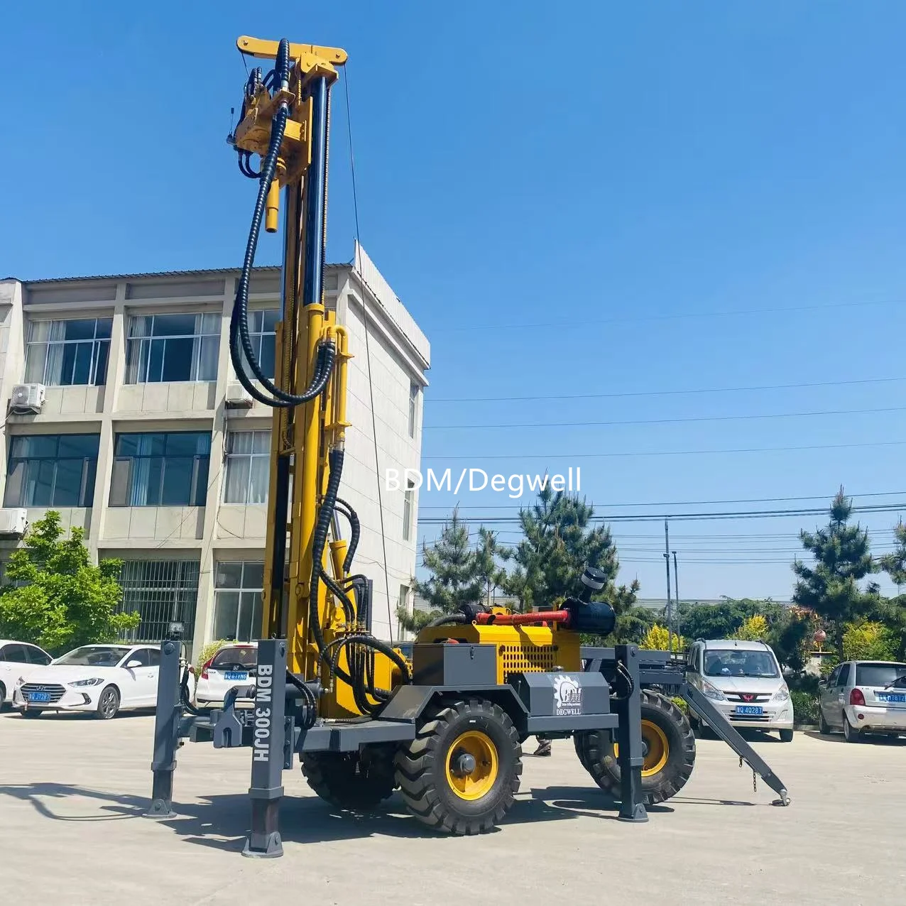 BDM-300JH Portable Wheeled Hydraulic Diesel Engine Water Well Drilling ...