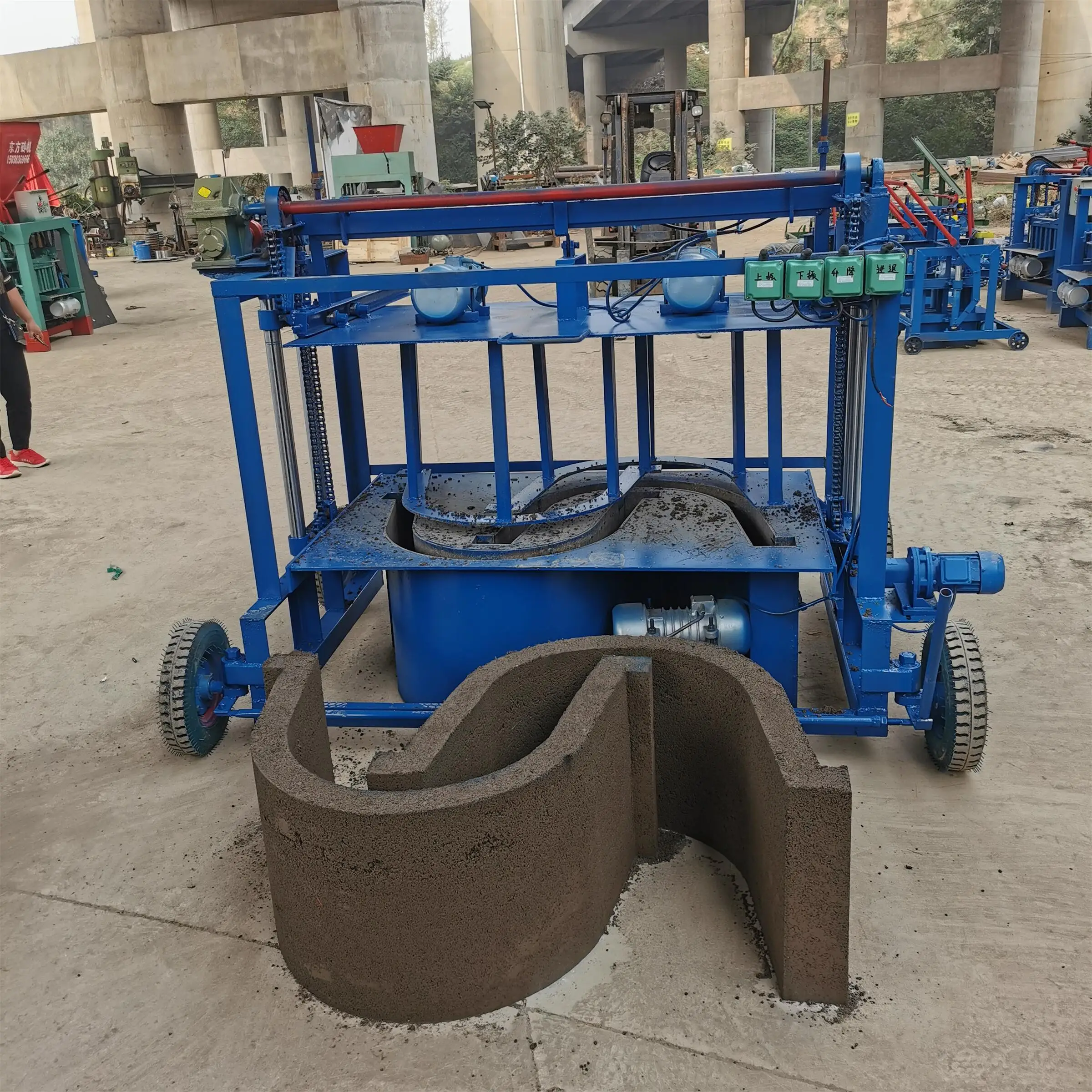 Precast Concrete Drainage Irrigation Canal Forming Machine Produces ...