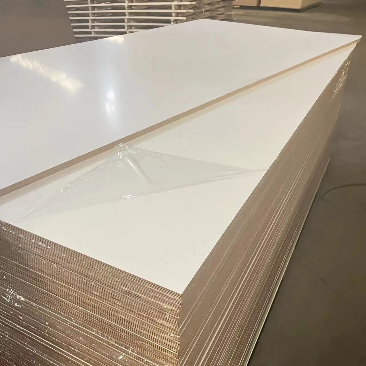 18mm Commercial Plywood - Durable 4x8 Laminated Sheet