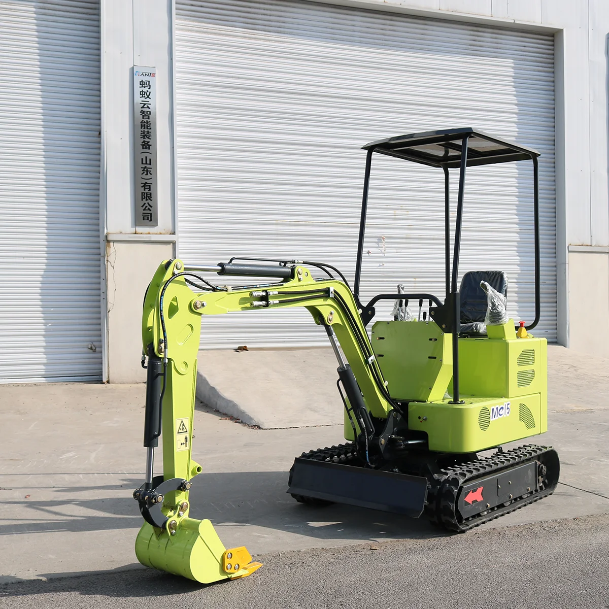Remote Controlled Mini Excavator - Powered by Lithium-Ion Battery