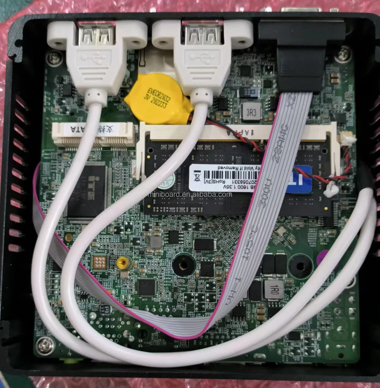 Cheap ELSKY NANO19 Fanless Mini PC with Intel Celeron J1900