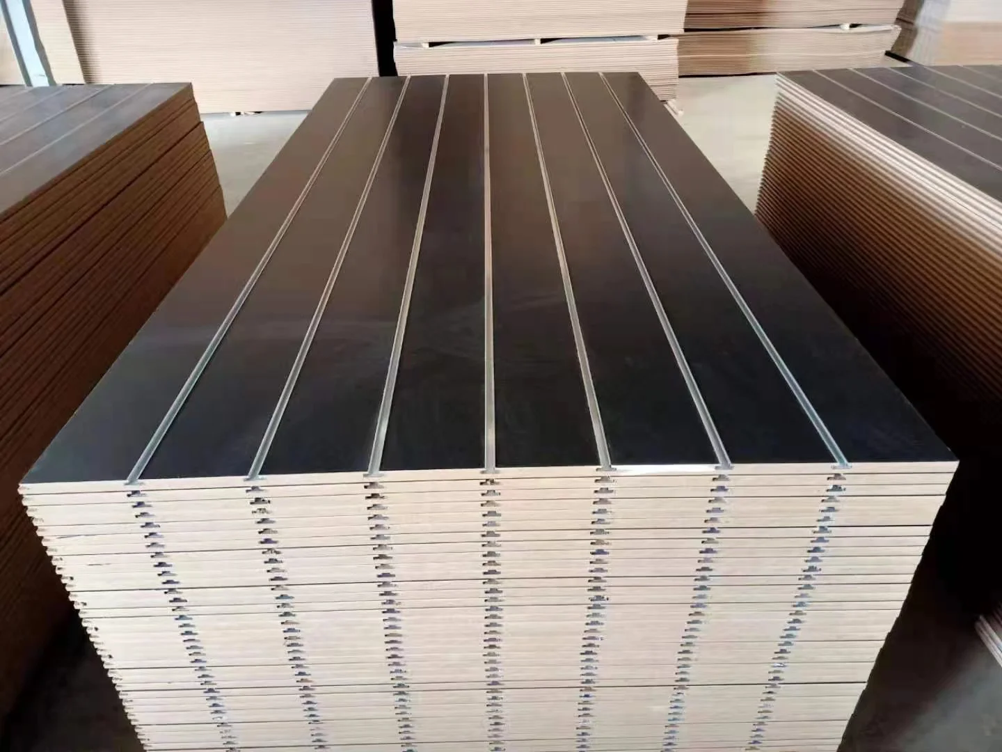 Slat Wall Decorative Slatwall Panels for Store Display