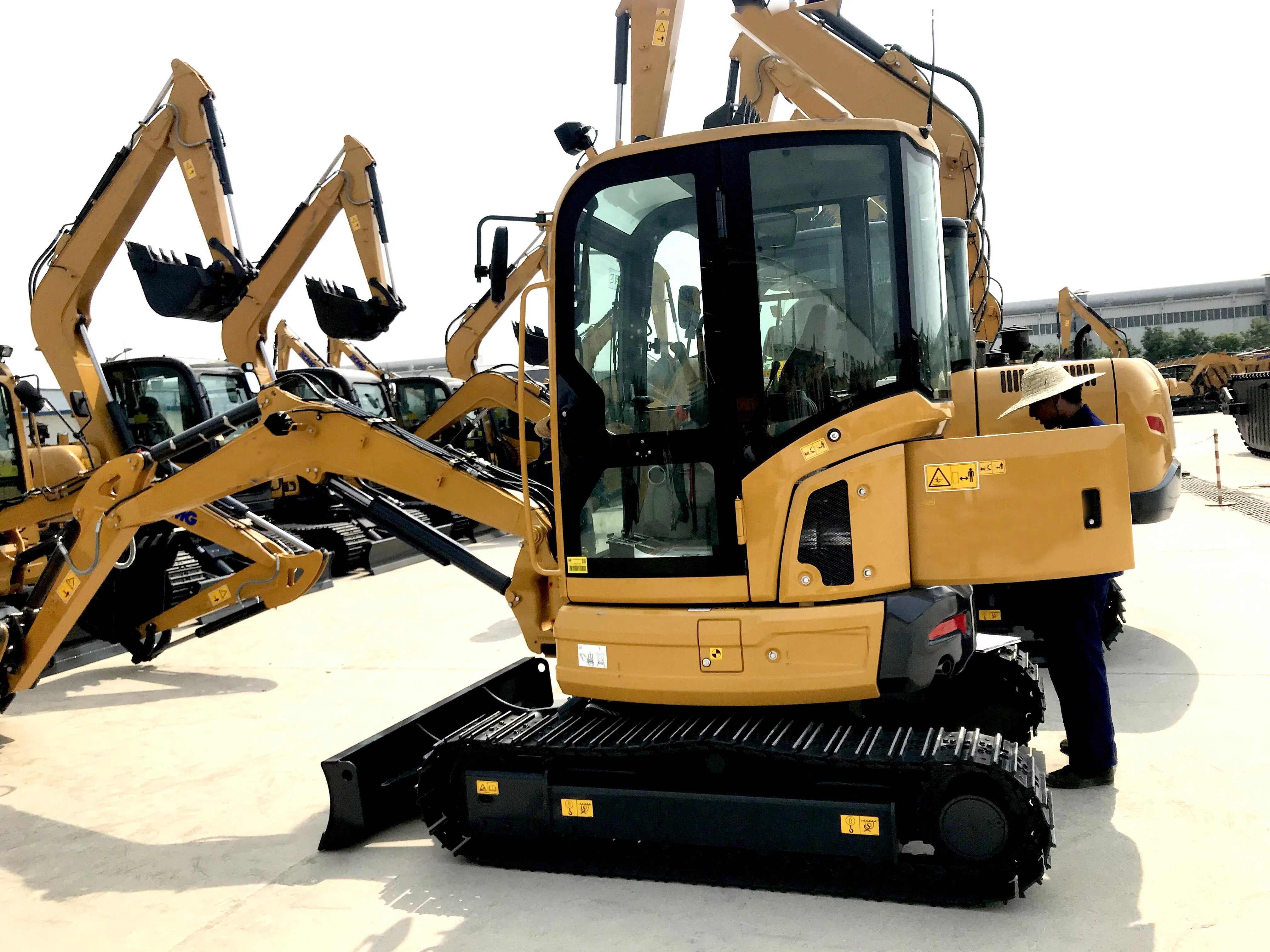 360-Degree Excavators 2.5 Ton 3.5 Ton XE35U China SMALL Excavator for ...