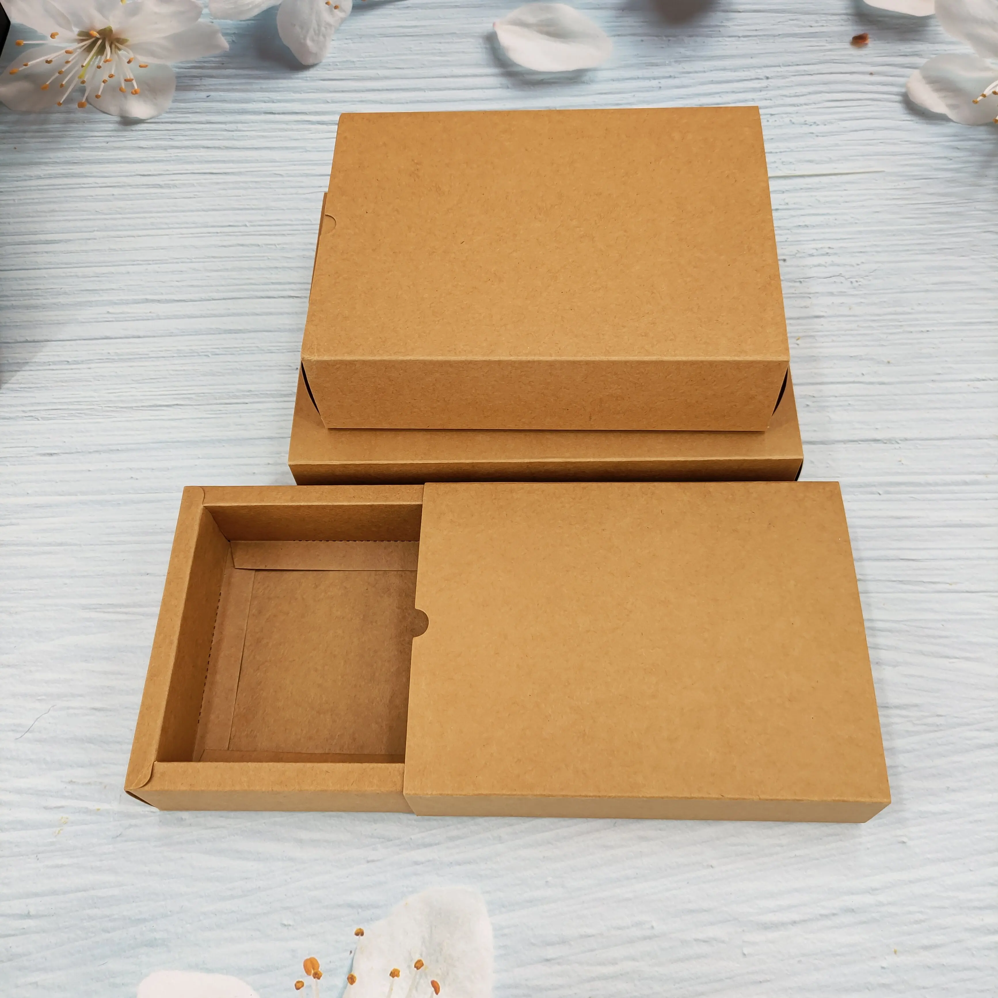 Recycled Kraft Cardboard Boxes - Customizable Gift Packaging