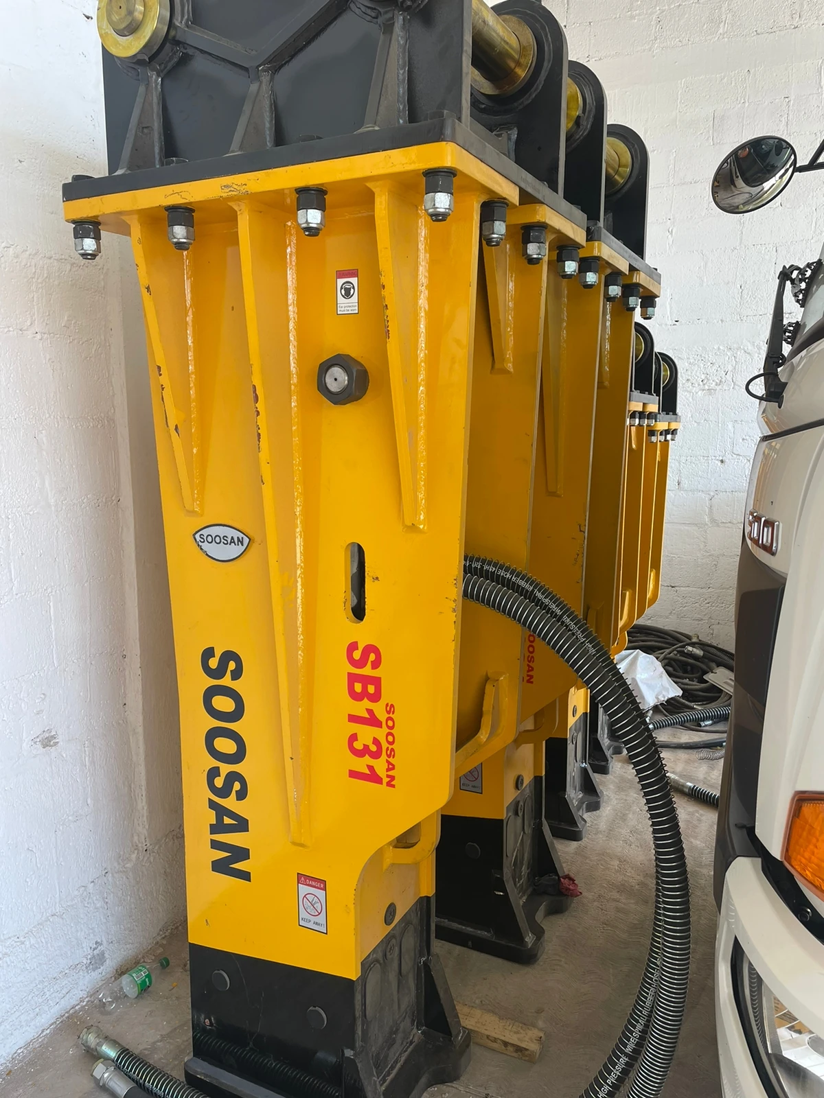 Soosan Hydraulic Breaker - Model Sb131 Box Type - Buy Soosan Hydraulic ...