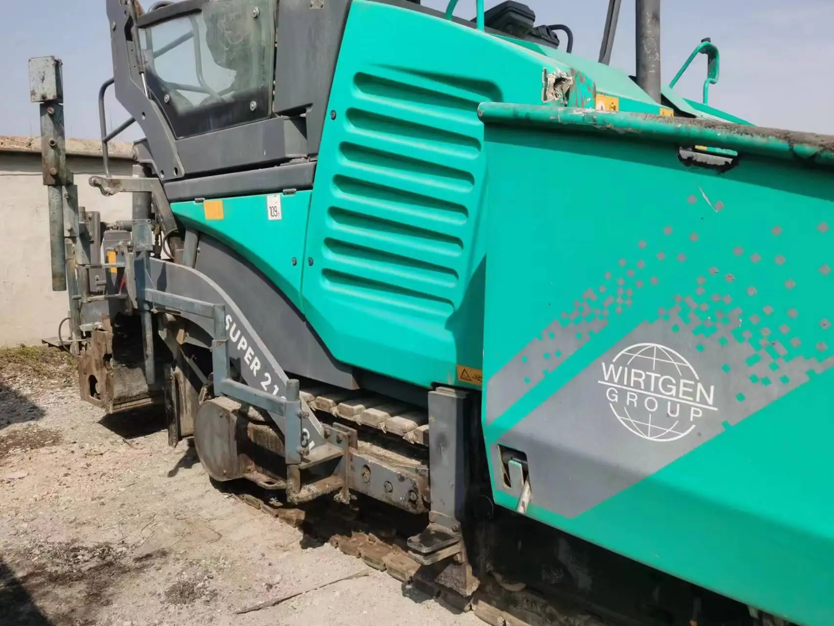 Vogele Asphalt Pavers - Durable, Efficient, and Versatile