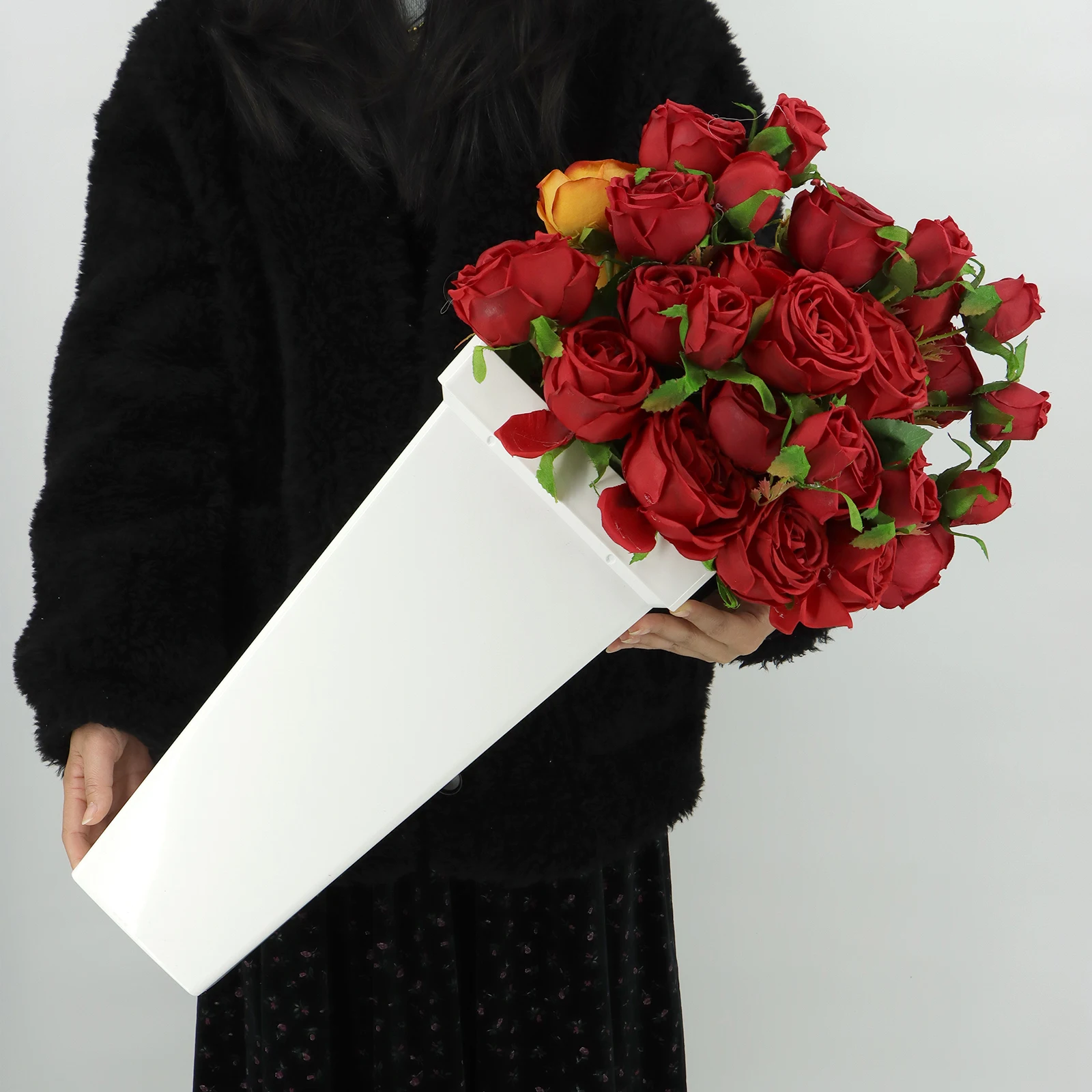 Novelty Deep Water Dry Plastic Flower Bucket - Modern Design