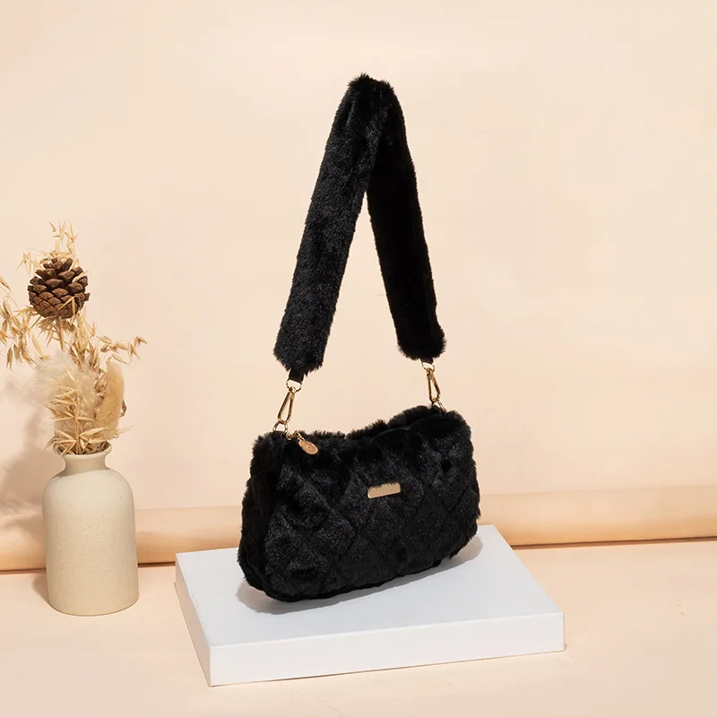 Trendy Women Chain Fluffy Pleated Underarm Bags Quilted Fluffy Shoulder ...