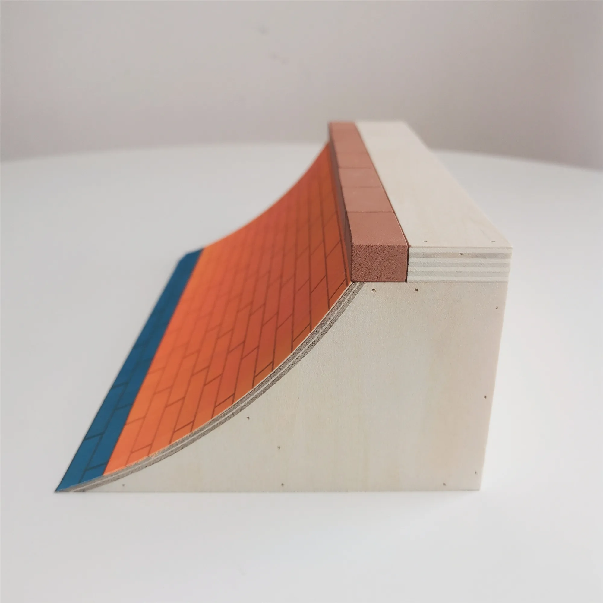 Wooden Fingerboard Obstacles - Brick Quarterpipe for Youngsters