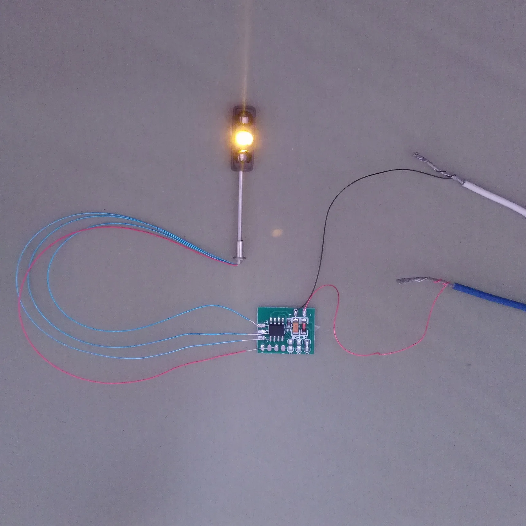 6cm Metal Traffic Signal Pedestrian Crossing LED Light Model 3V Train ...