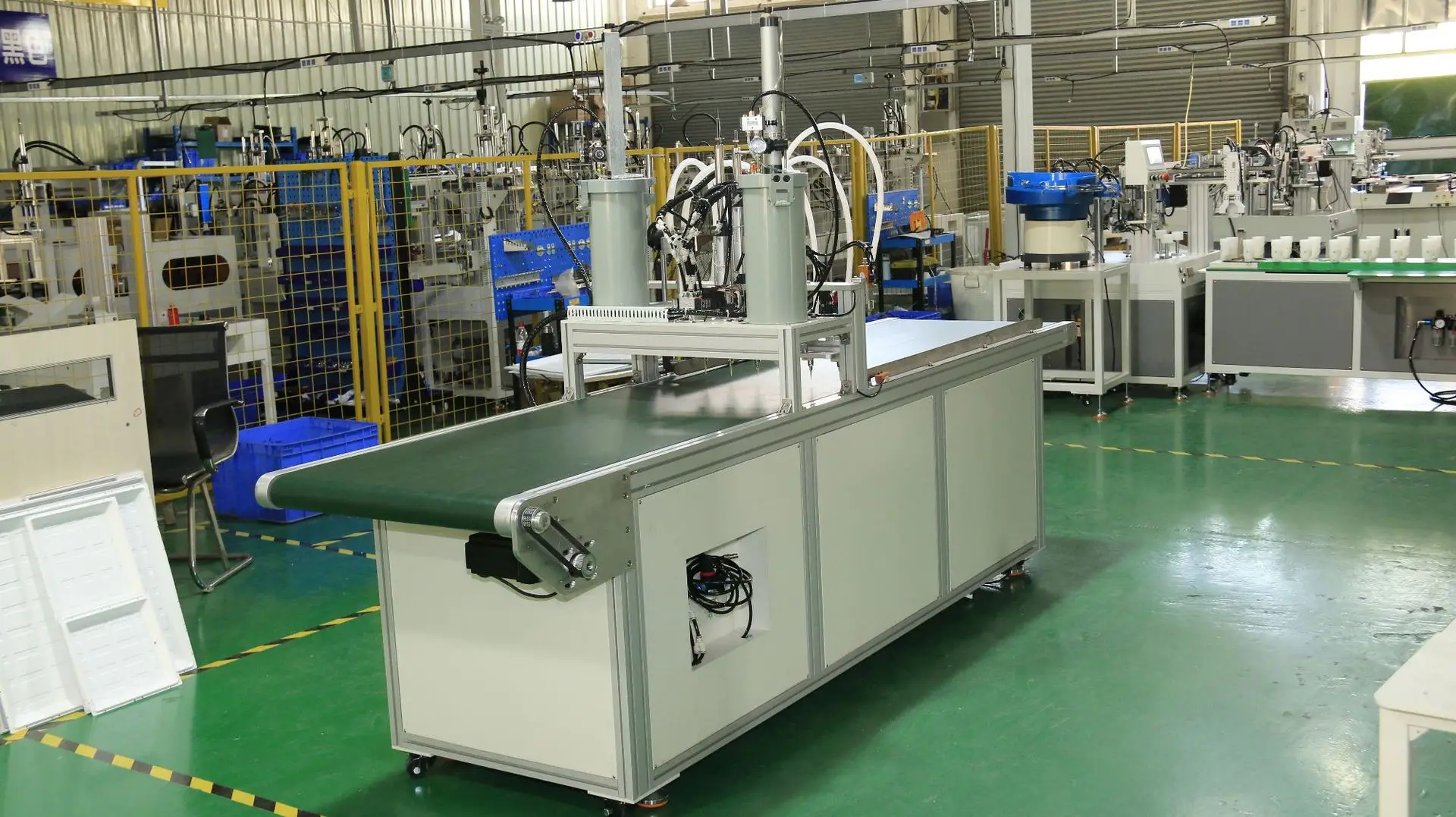 Horizontal Line 6-Head Automatic Glue Dispensing Machine