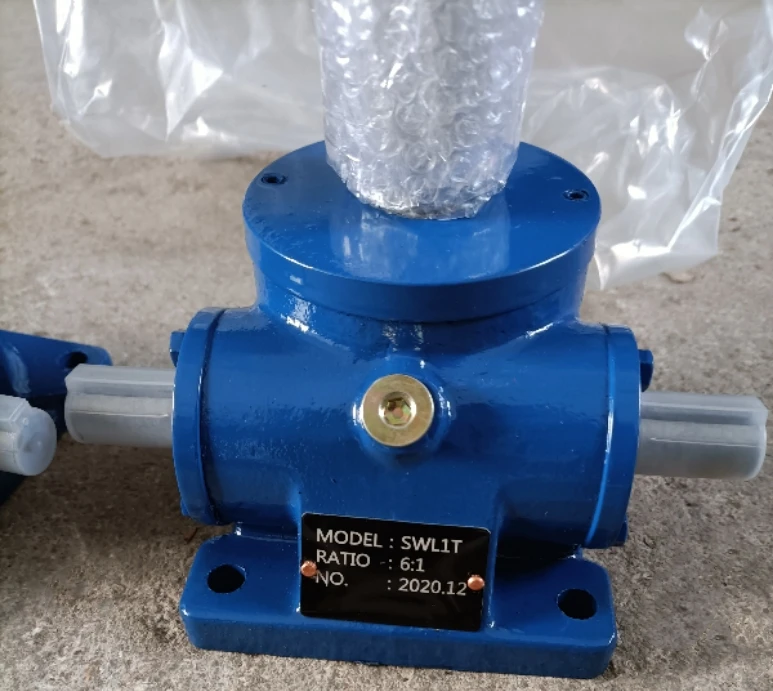 Worm Gear Lifting Tables - Efficient Weight Handling