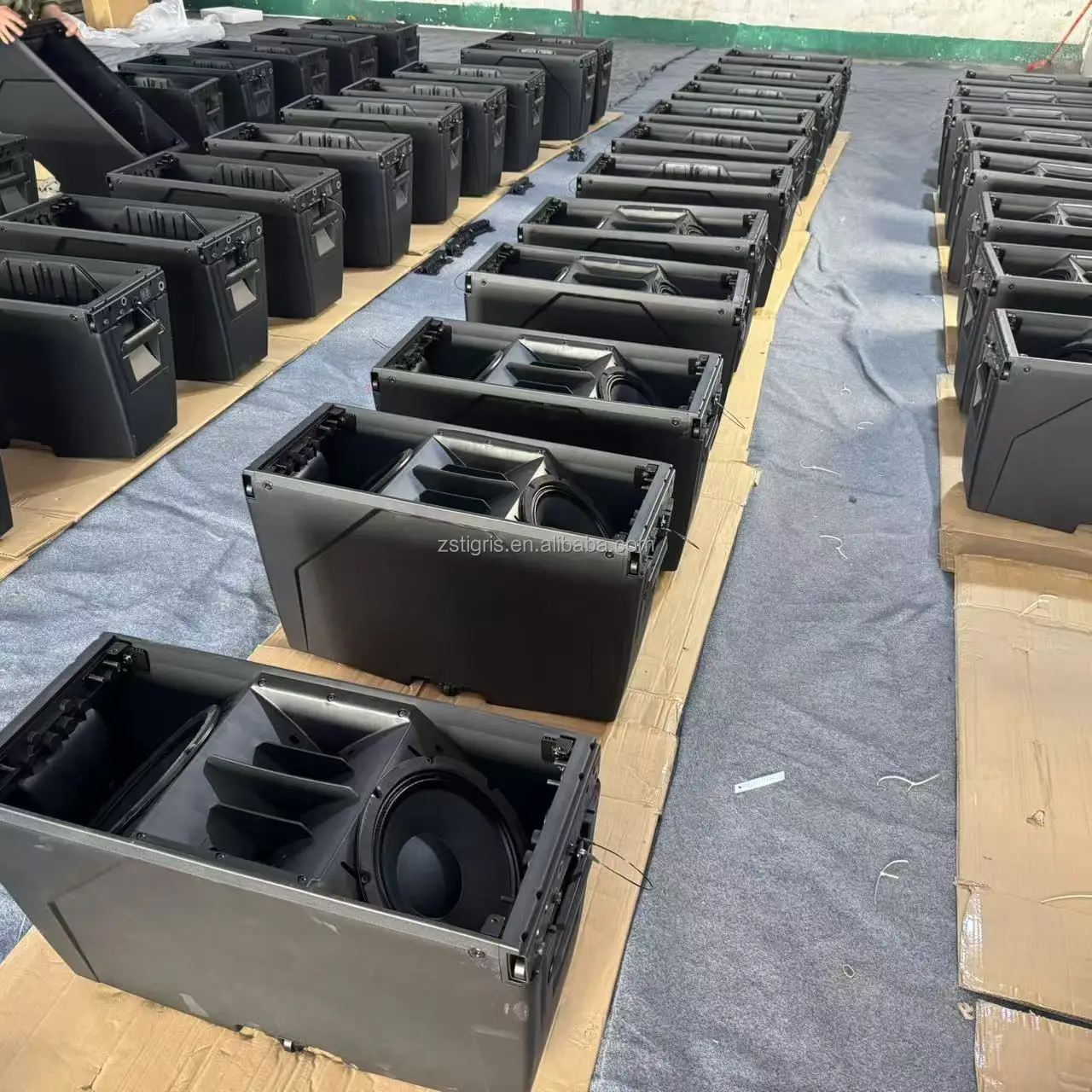 HDL 20A Dual 10 Inch Active Line Array Sound System by TIGRIS SOUND