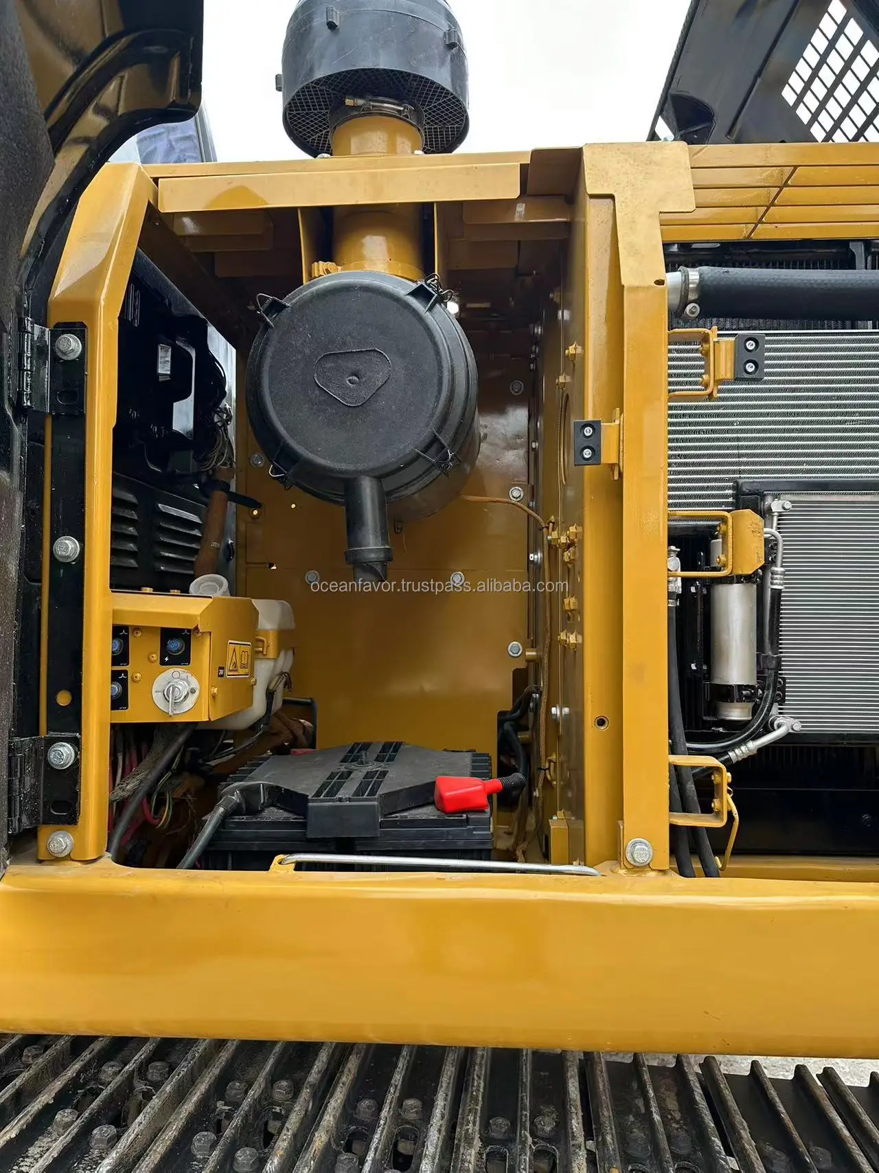 Caterpillar 320D2 Crawler Excavator - 20 Ton Earth-Moving Shovel