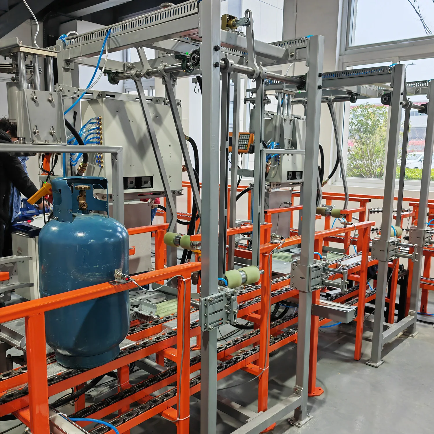Modern LPG Filling Lines: Seamlessly Integrates Filling, AI Automatic ...