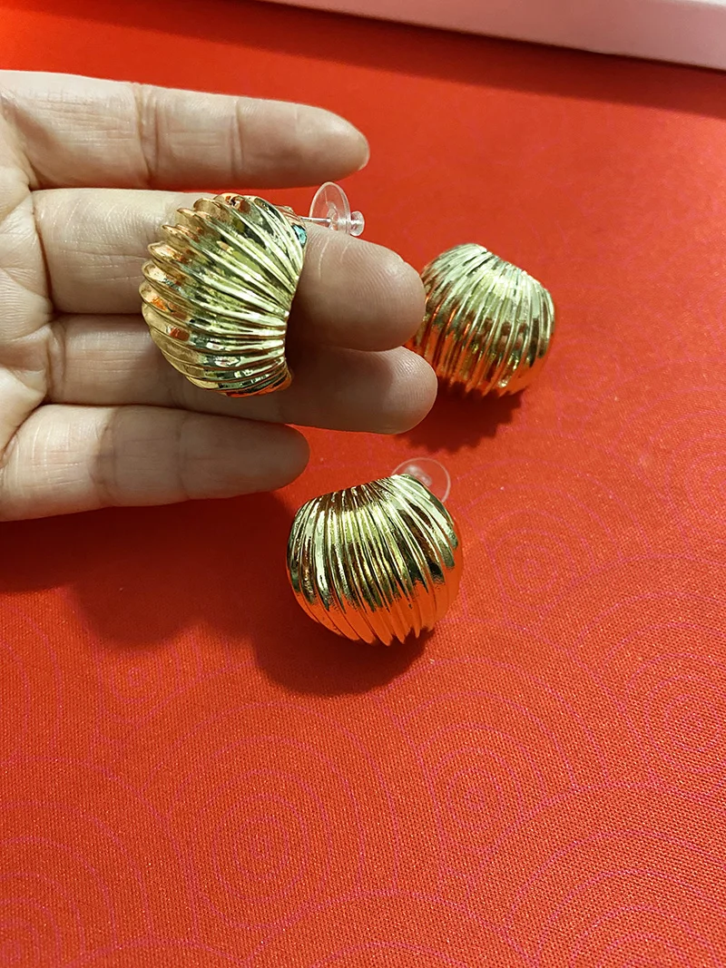 Design Sense Exaggerated Gold Earrings Small Metal Plating Light Luxury ...