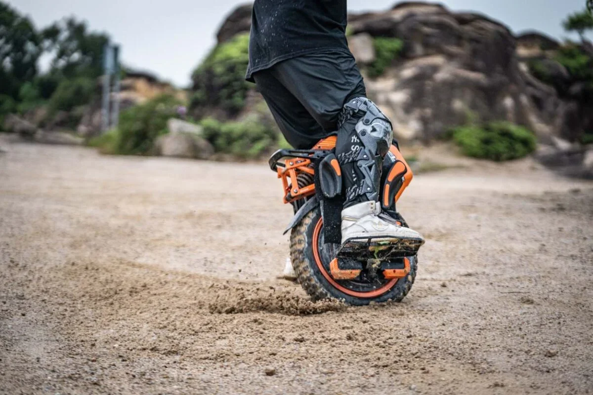 INMOTION V14 Electric Unicycle - 120km Long Range Ride