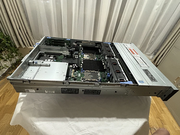 Dell R740xd2 - High-Performance Rack Server with Intel Xeon