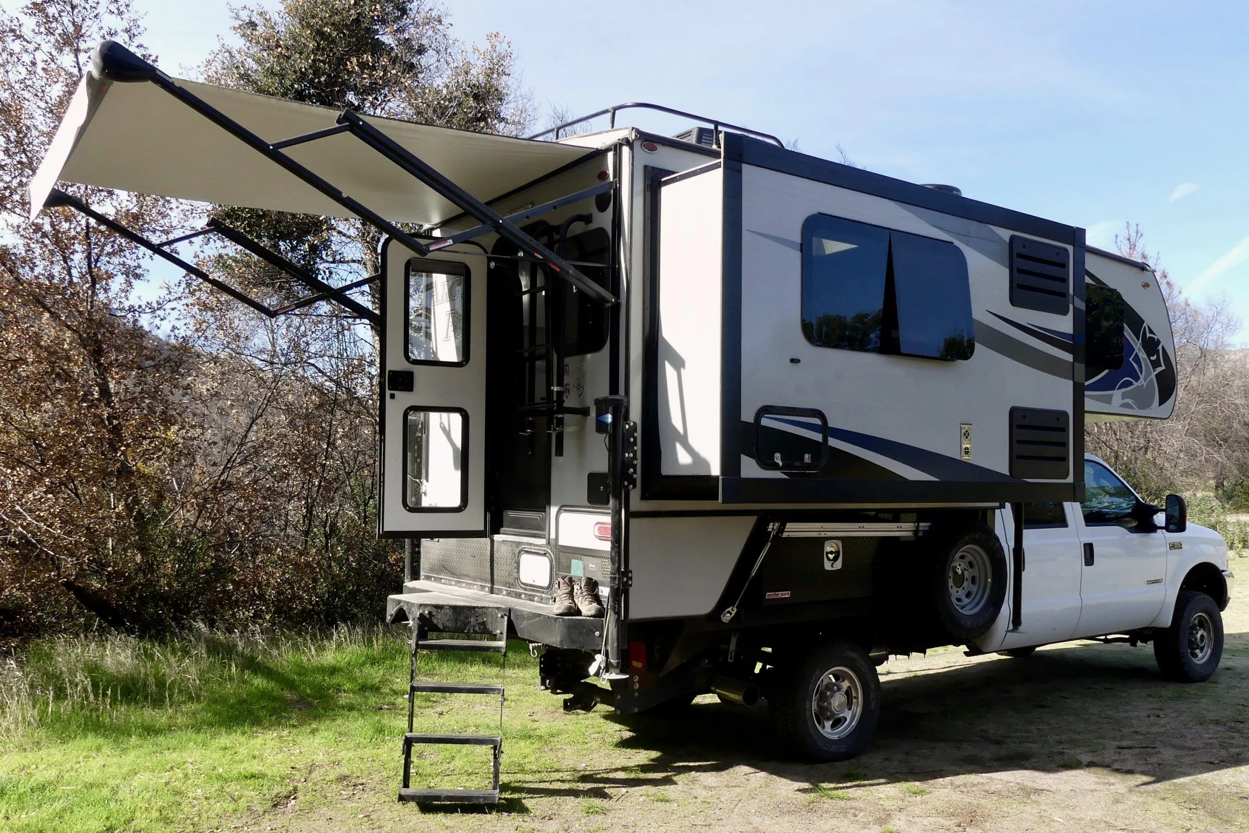 2024 Luxury 4x4 RV Camper Hot Sale Fiberglass Travel Trailer Truck ...